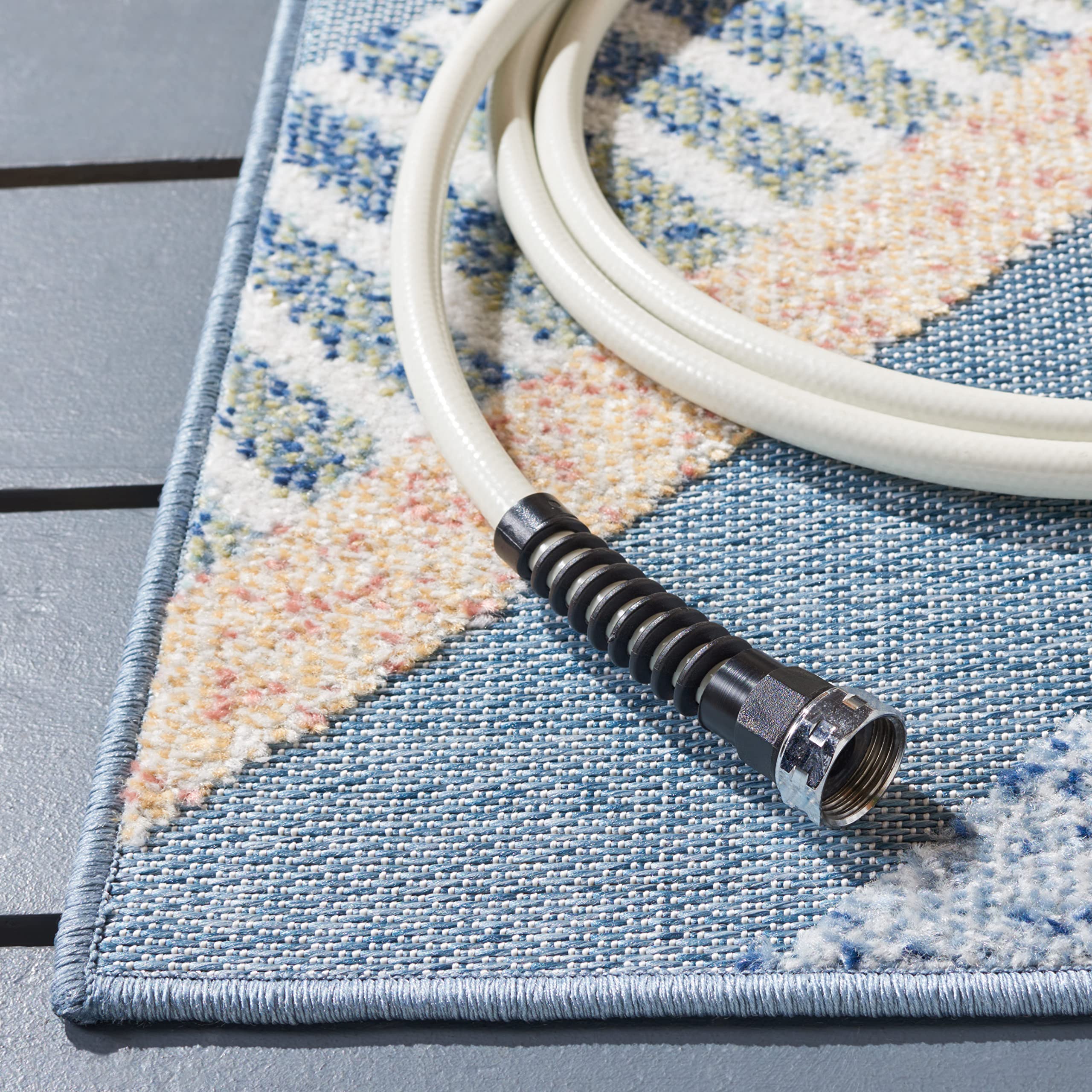 SAFAVIEH Sarasota Collection Accent Rug - 4'5" x 6'5", Blue & Light Green, Mid-Century Modern Design, Non-Shedding & Easy Care, Indoor/Outdoor & Washable-Ideal for Patio, Backyard, Mudroom (SAR102J)