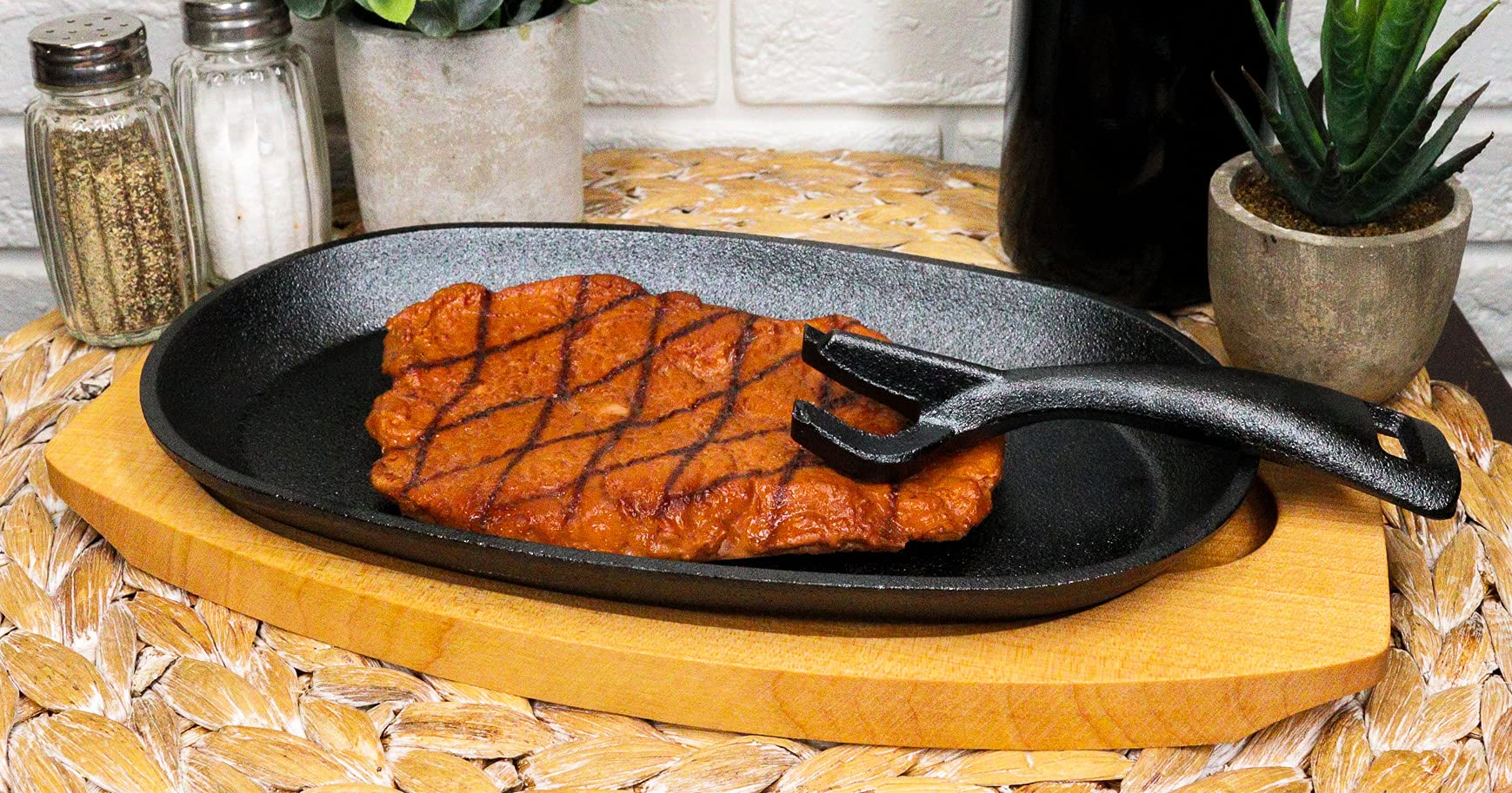Ebros Personal Sized 9.5"Lx5.5"W Cast Iron Sizzling Fajita Skillet Japanese Steak Plate With Handle and Wooden Base For Restaurant Home Kitchen Cooking Accessory For Pan Grilling Meats Seafood