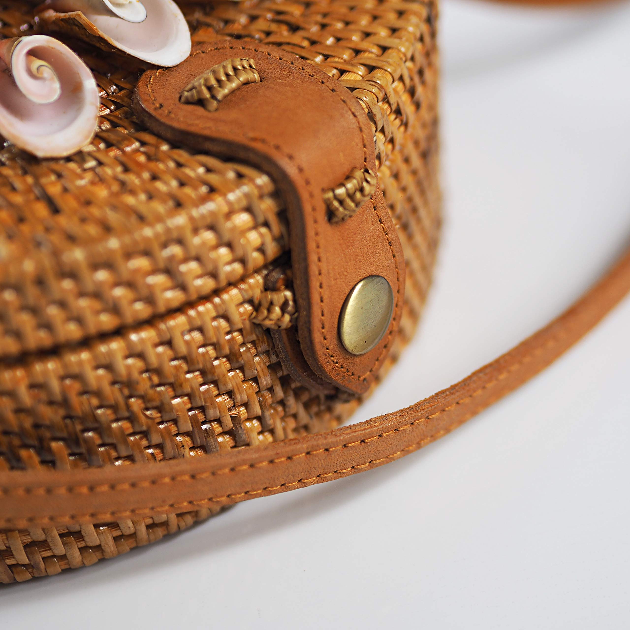 Rattan Bags Round Purse Wicker For Women Cross Body Shoulder Shelled Summer Beach Handbags (20cm Diameter, Brown)