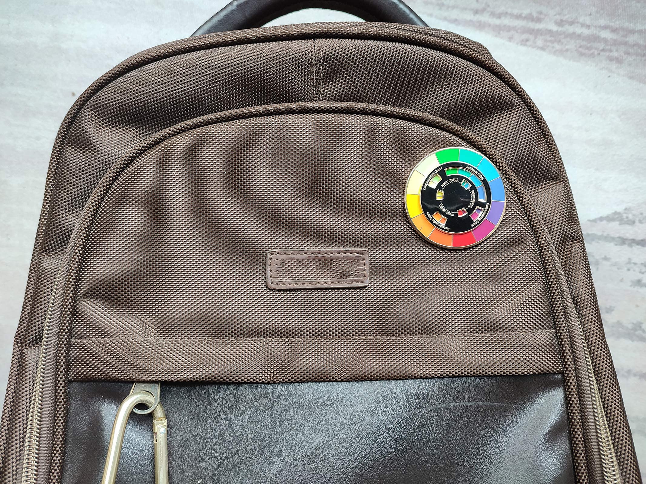 Creative Color Wheel Enamel pin, The Spinning Wheel Moves Nicely,Color Wheel Brooch (Color Wheel Enamel pin)