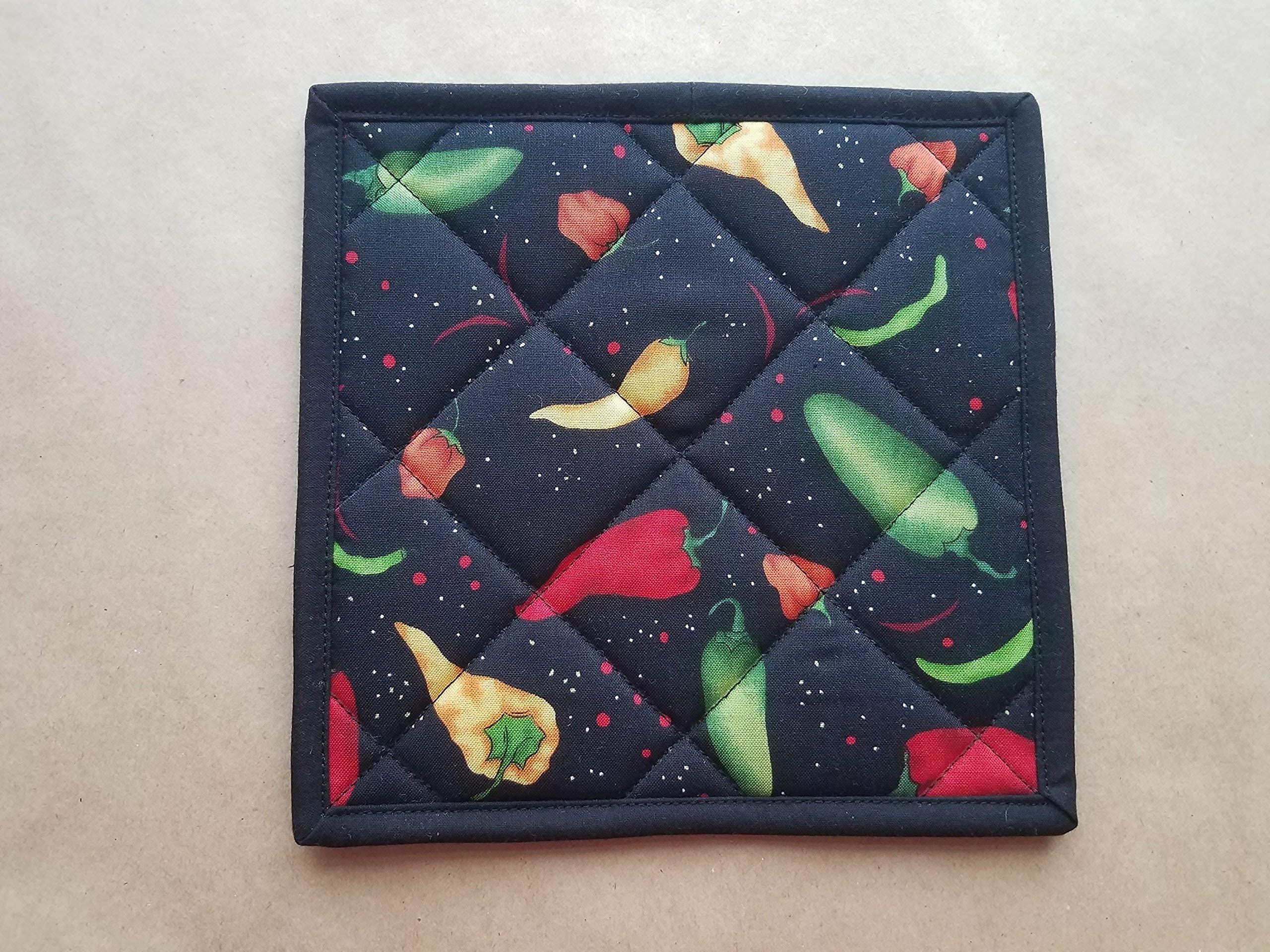Chili Pepper Potholders Set of 2 Southwestern Kitchen Linens Chili Peppers Home Decor Quilted Hot Pads Insulated Trivets Tex Mex Kitchen Decor Spicy Themed Kitchen Linens Handmade Gifts Under 20