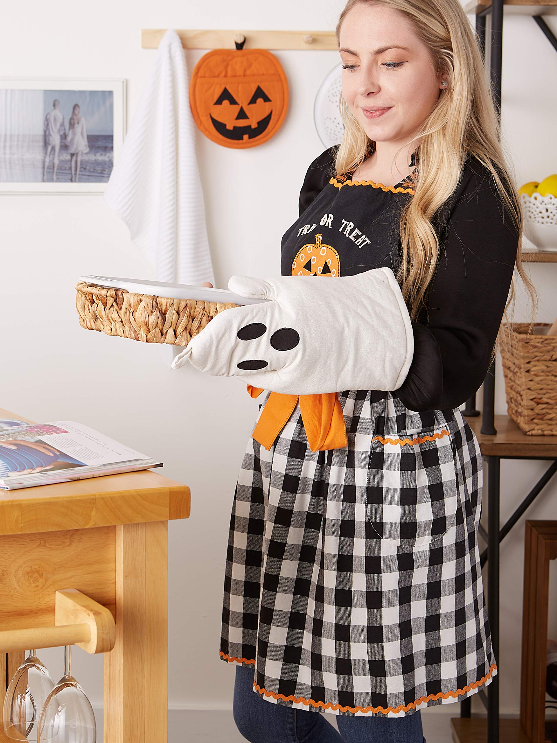 DII Halloween Cooking & Baking Collection Kitchen Accessories, Apron & Oven Mitt Set, Skeleton, 2 Piece