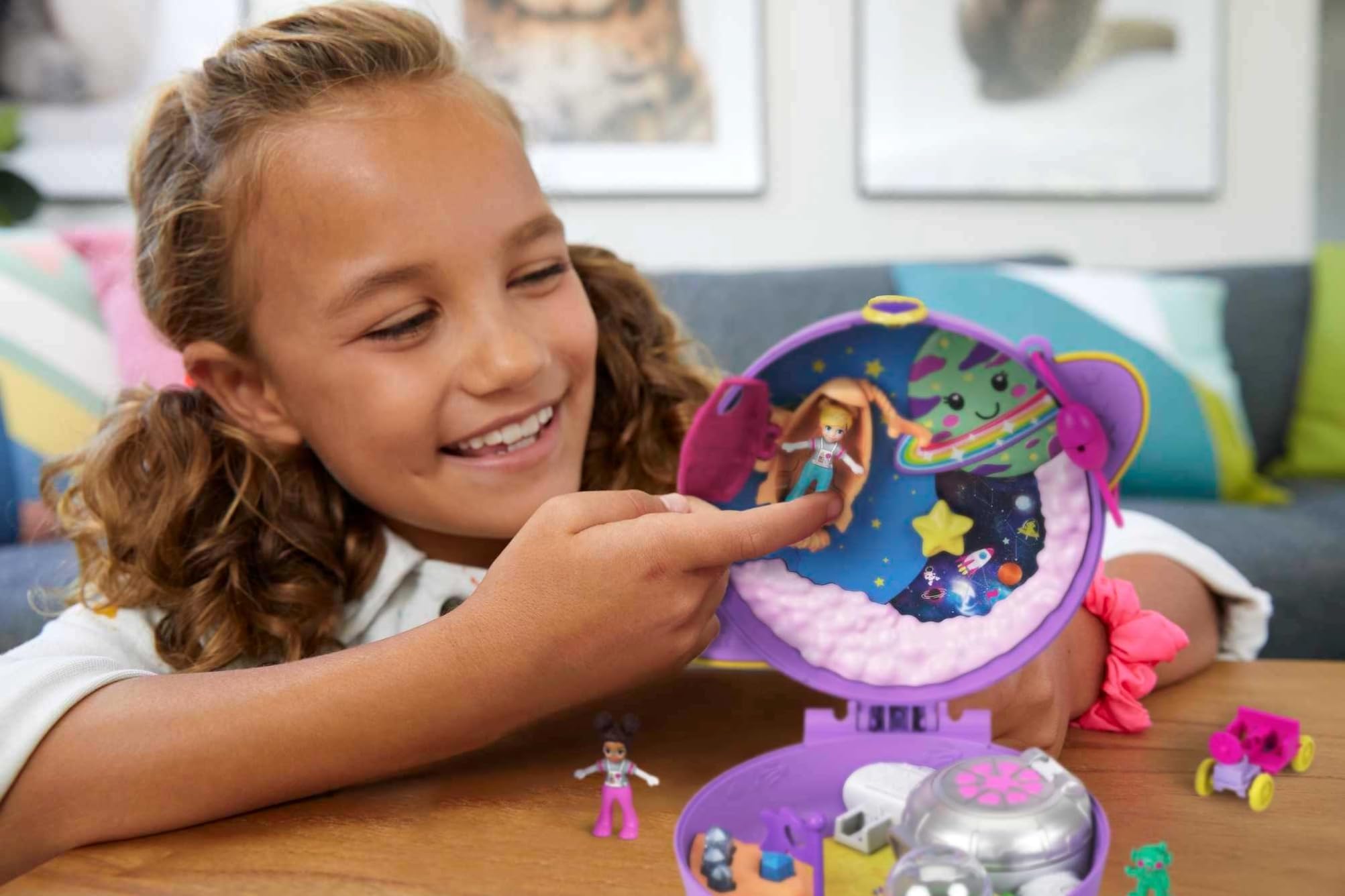 Polly Pocket Playset with 2 Micro Dolls, Toy Car & Surprise Accessories, Saturn Space Explorer Compact for Travel