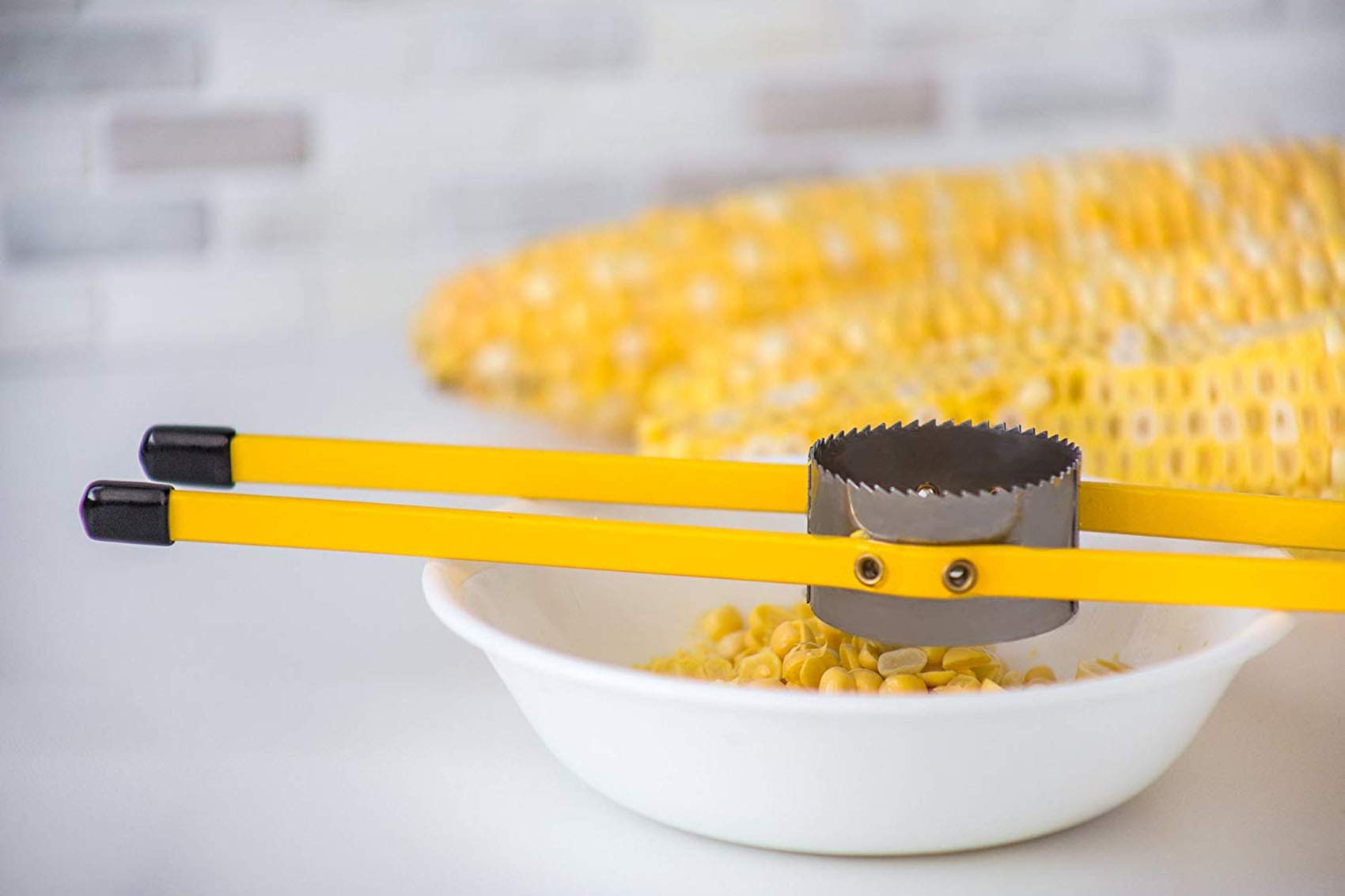 Corn Slicer Peeler Thresher Stainless Steel Corn on The Cobb Holders Corn Shucker Kitchen Cooking Tools,Easy to Operate and Clean, Reusable and Durable