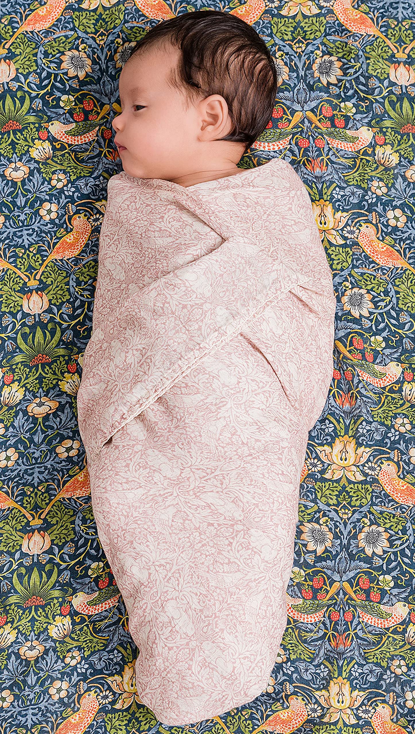 DockATot Swaddle Set - Brer Rabbit/Strawberry Thief
