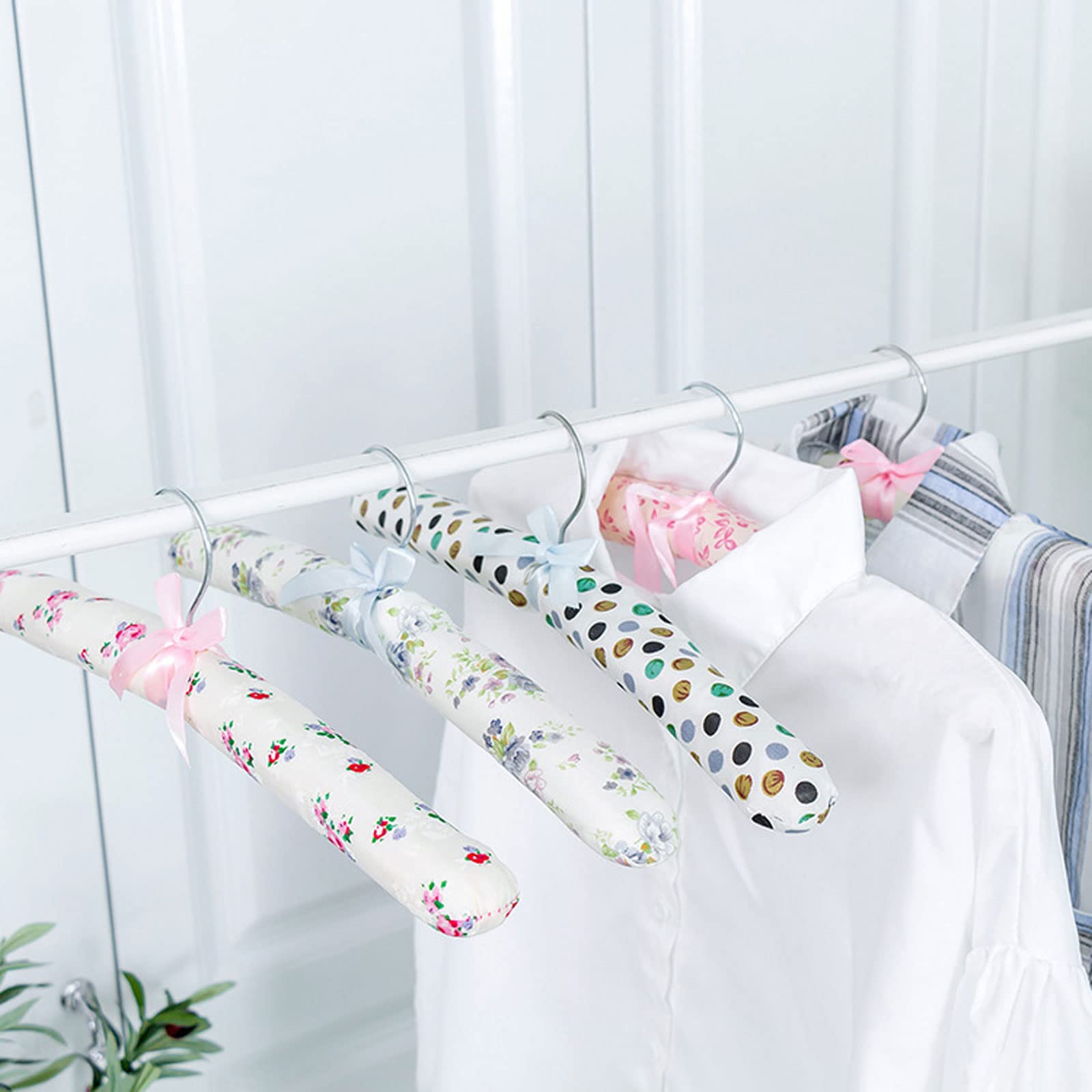 Fazanwey Padded Hangers for Clothes Satin Hangers Clothes Hangers Padded Hangers for Women Sweaters (Floral-5pcs)