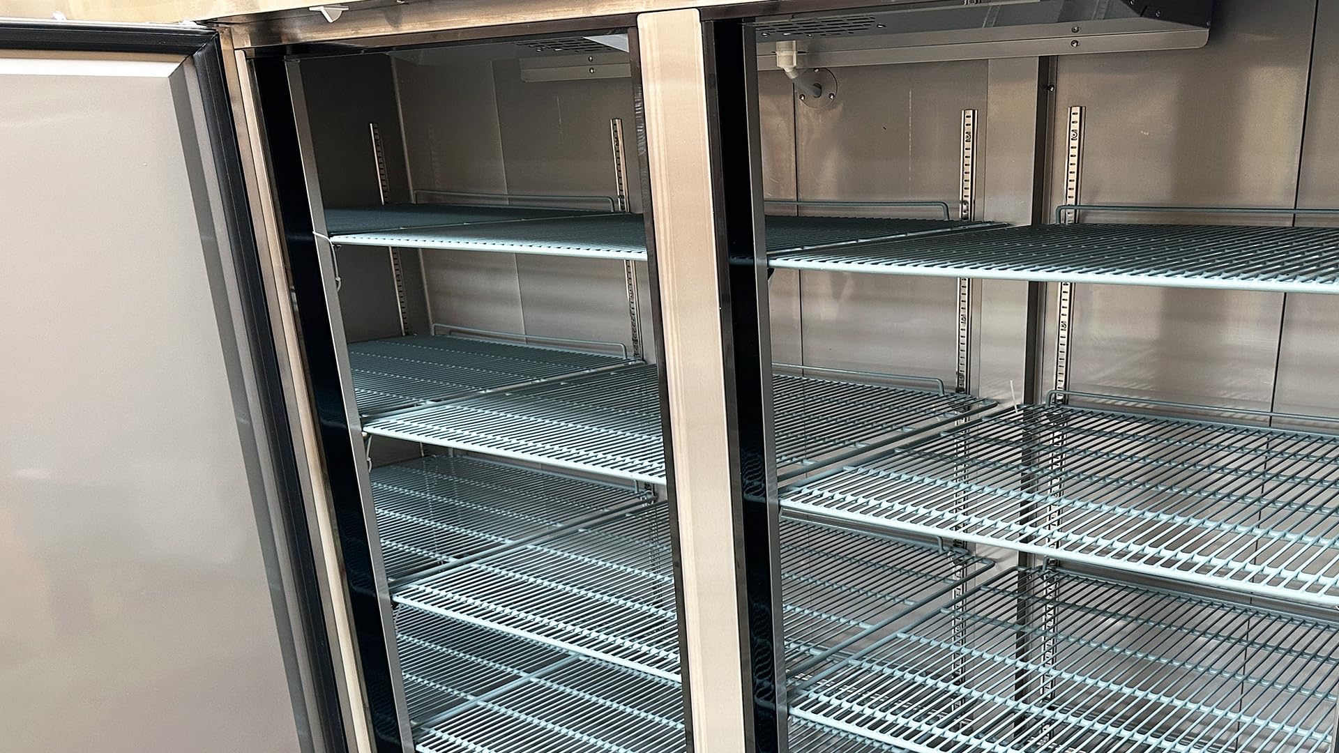 Elite Kitchen Supply Commercial Reach In Refrigerator, ETL NSF 3 Door Fridge Cooler Merchandiser, 83" W 64 cu.ft. Stainless Steel Interior