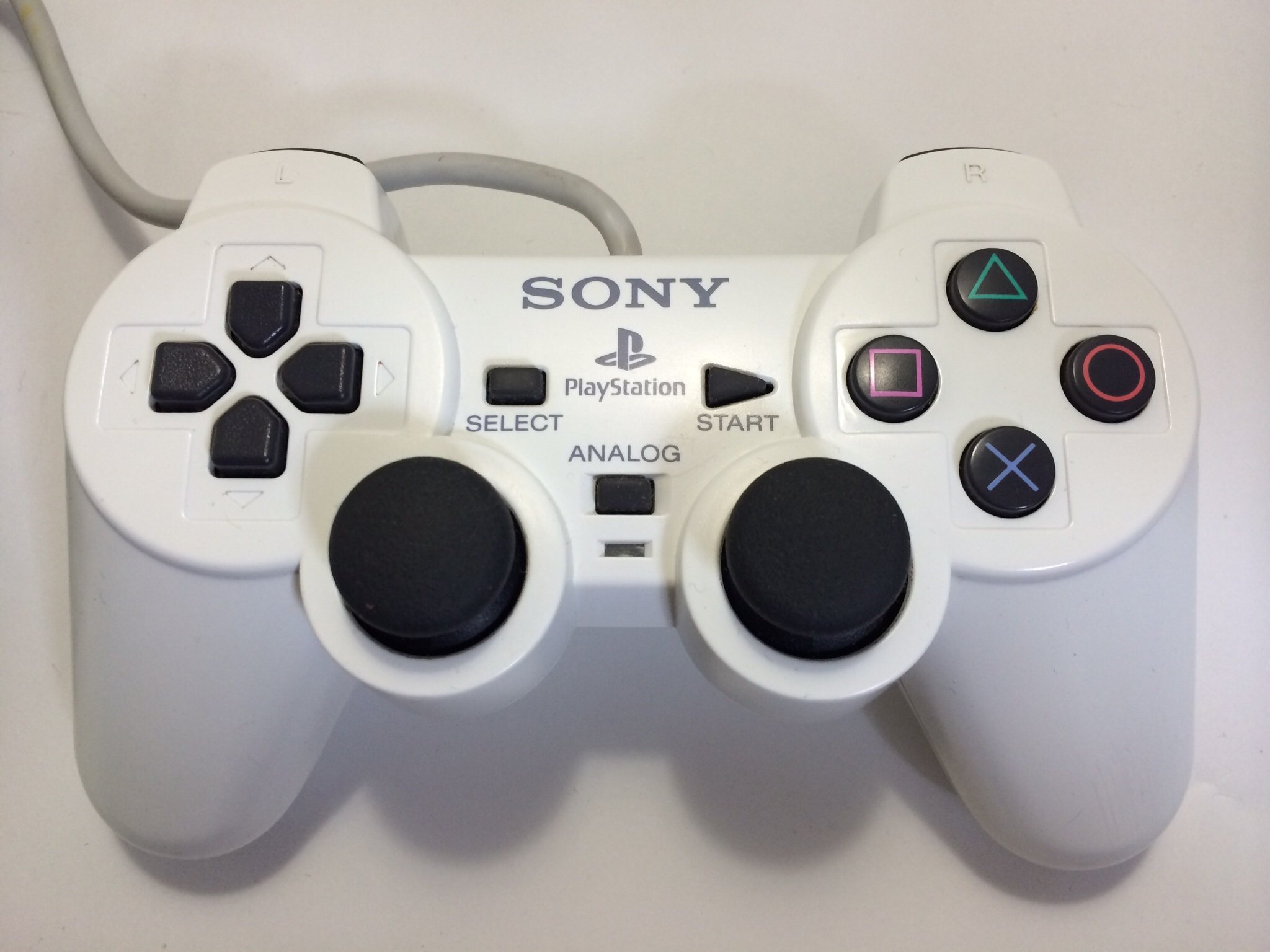 PlayStation 2 Ceramic White (SCPH-70000CW) [maker production end]