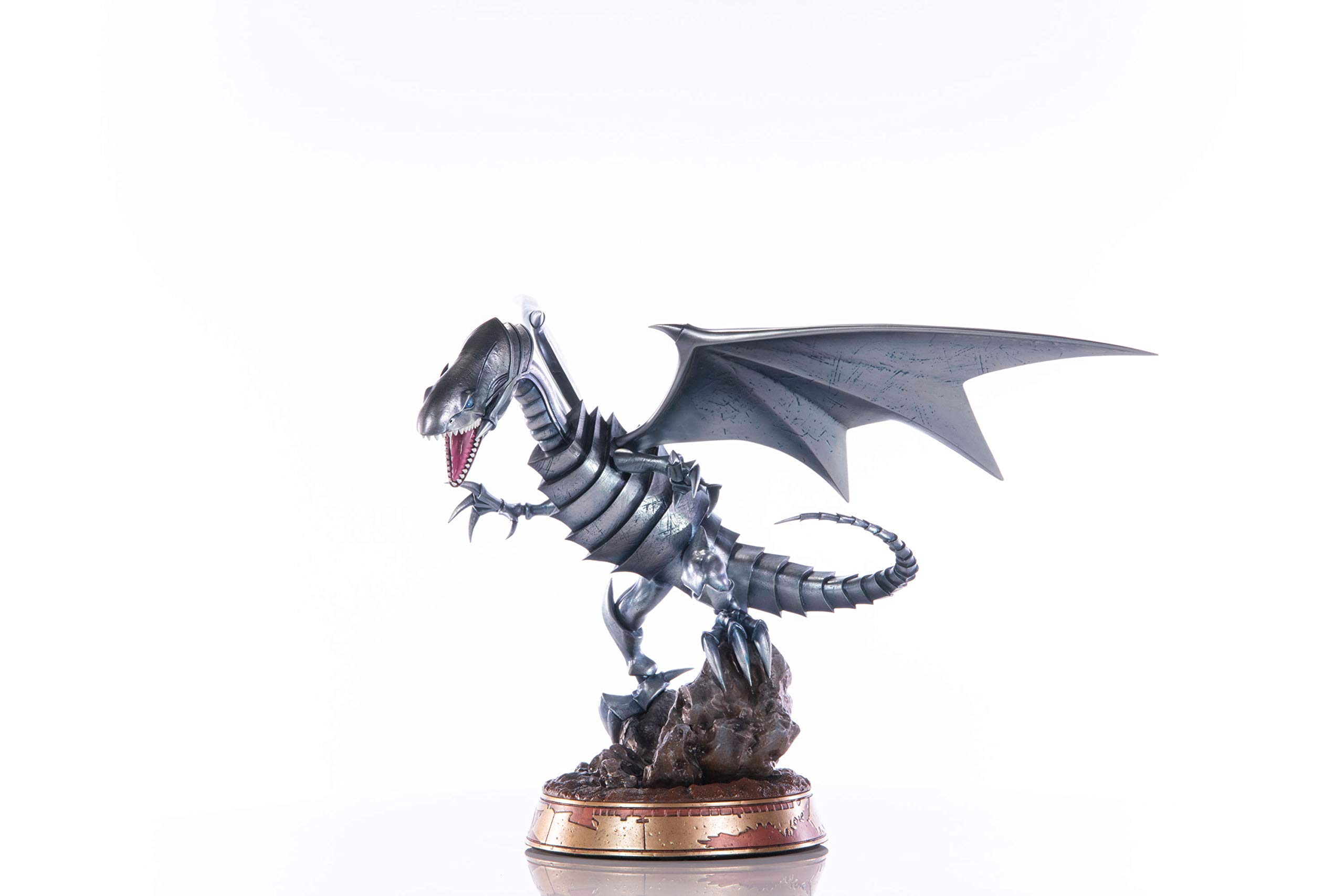 Yu-Gi-Oh! Blue-Eyes White Dragon Silver Variant 14 Inch Statue