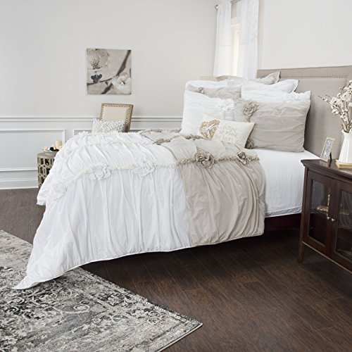 Rizzy Home | BQ4332 | Polyester Quilt | 106"x92" White/Neutral/ Stripe