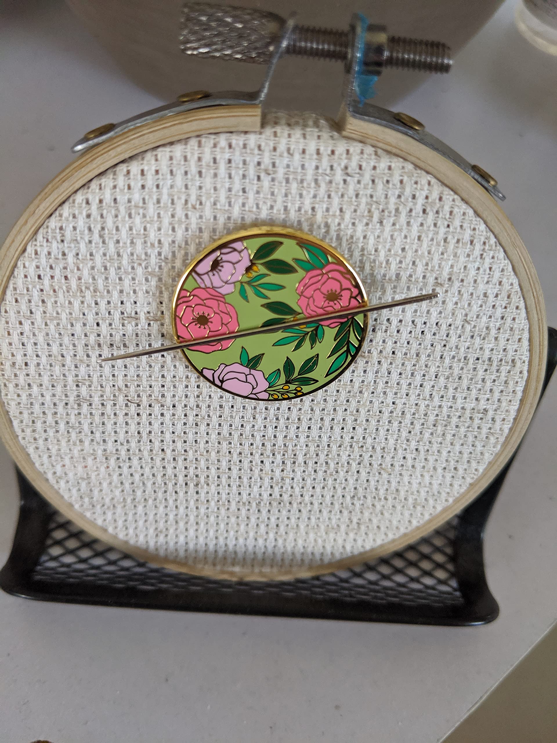Field of Flowers Needle Minder