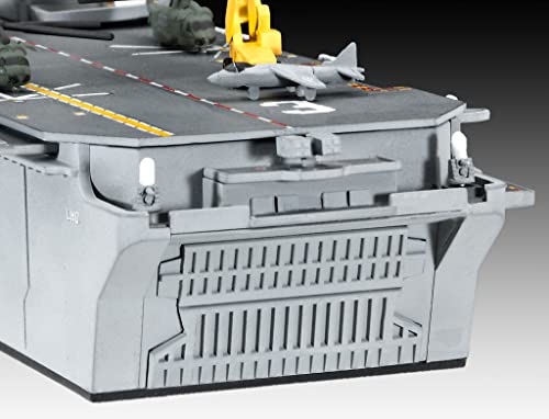 Revell 05178 Assault Carrier USS WASP Class 1:700 Scale Model Kit