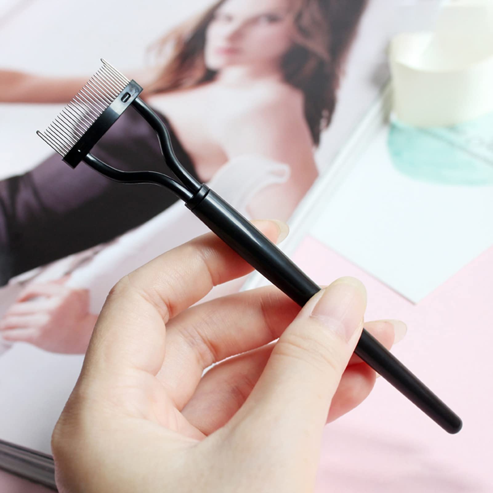 Eyelash Comb Eyebrow Brush Eyelash Separator Mascara Applicator Eyelash Definer With Comb Cover Arc Designed Cosmetic Brushes Tool Black for Women A