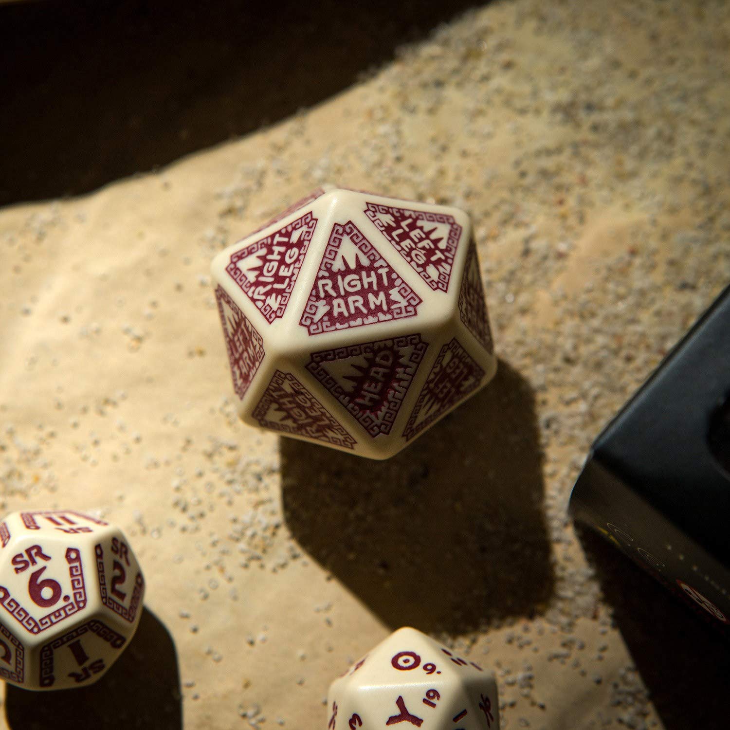 Q-Workshop RuneQuest Beige & Burgundy Expansion Dice 3