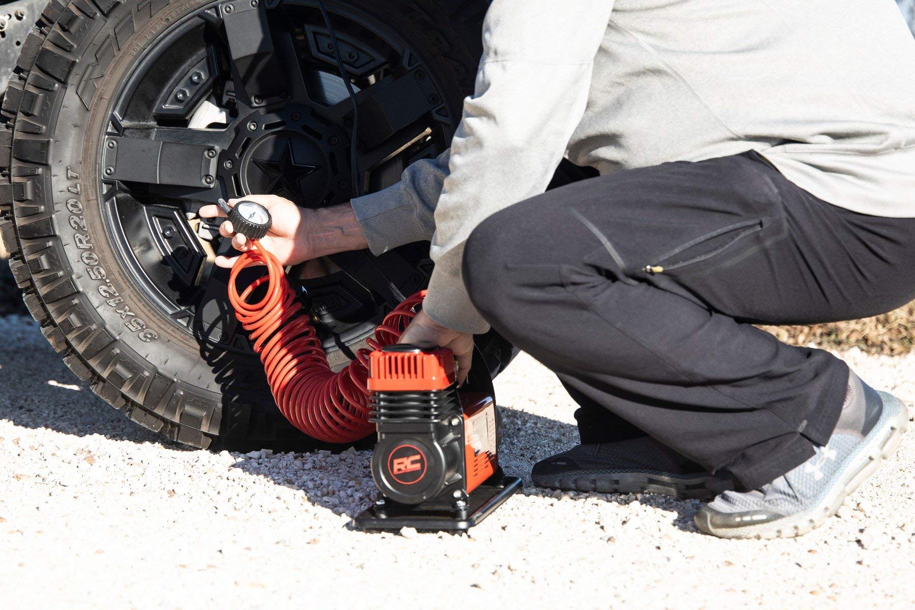 Rough Country Air Compressor w/Carrying Case | 12 Volt | 150PSI | 5.65 CFM - RS200