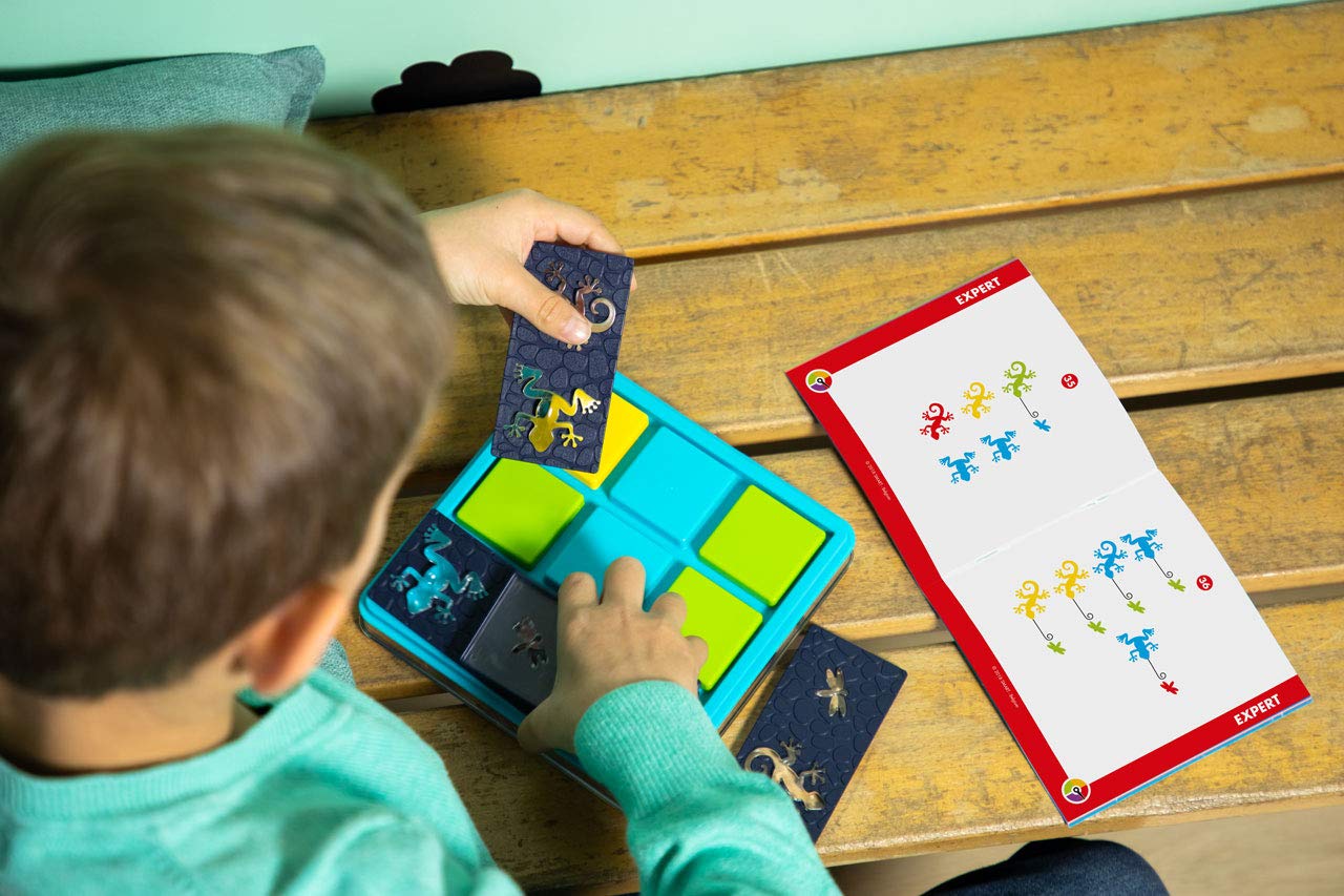 SmartGames Color Catch Travel Game for Kids and Adults, a color-changing, STEM Focused Cognitive Skill-Building Brain Game - Brain Teaser for Ages 7 & Up, 60 Challenges.