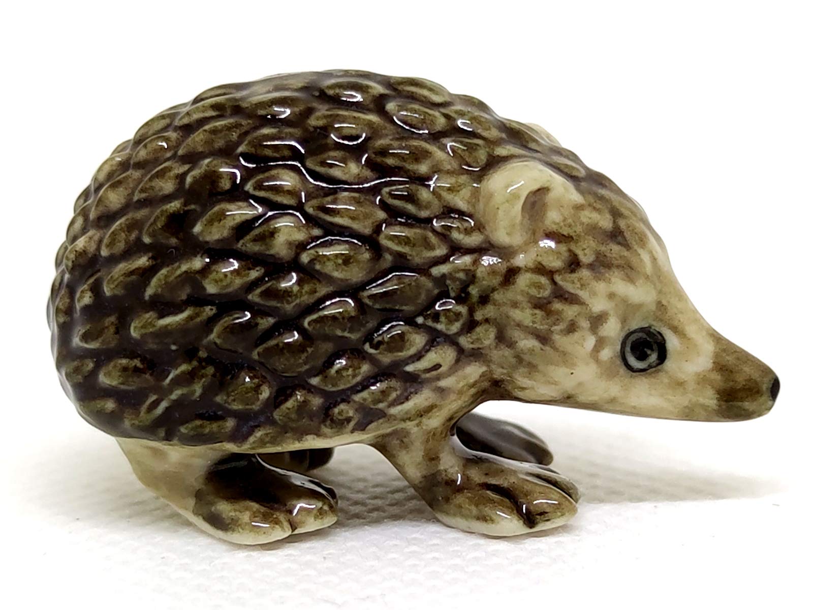 SSJSHOP Hedgehog Dollhouse Miniature Figurines Hand Painted Ceramic Animals Collectible Gift Home Garden Decor,