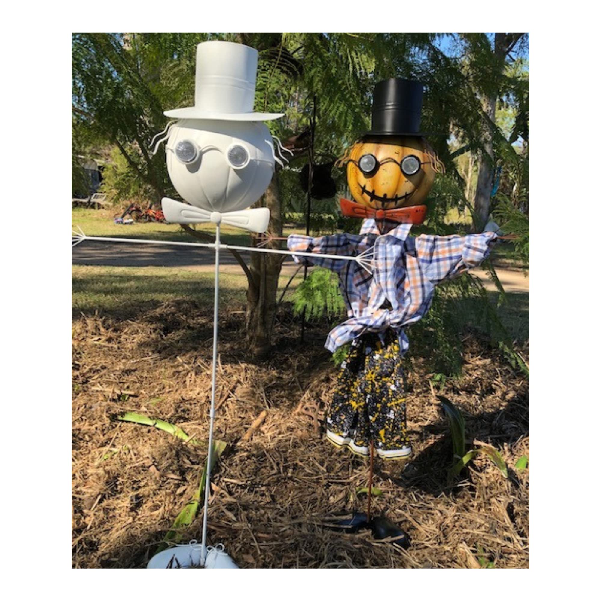 CR8 OUTLET Halloween Solar Scary Scarecrow for Outdoor Craft Decorations, Decorate-Your-Own Fall Decor Metal Patio Yard Stake Pumpkin face White
