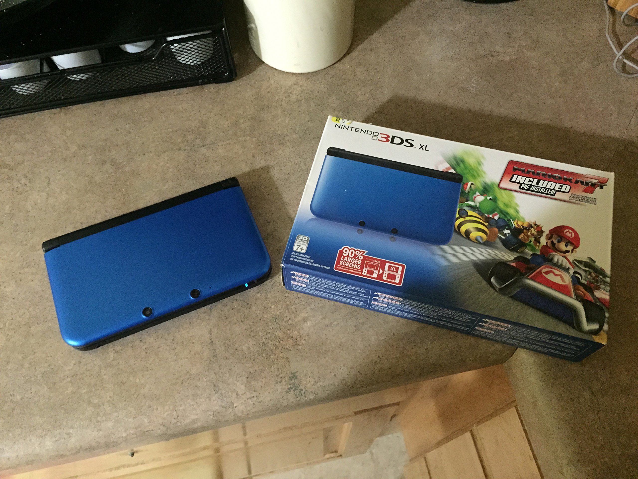 Nintendo 3DS XL - Blue/Black with Mario Kart 7 Pre-Installed