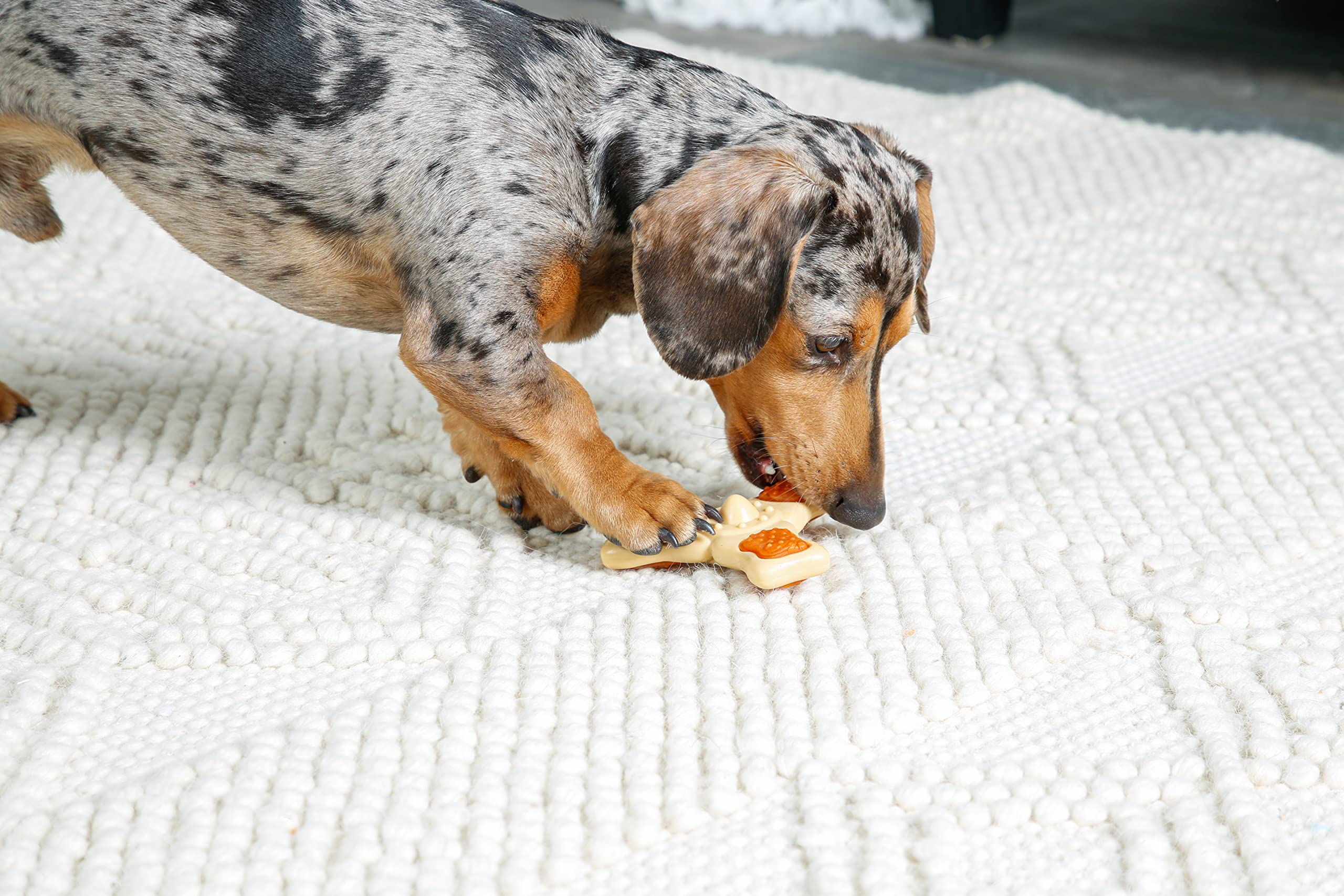 Hartz Chew ‘n Clean Chew Toy and Treat in One Chicken Flavored Tri-Point Dog Toy, Small