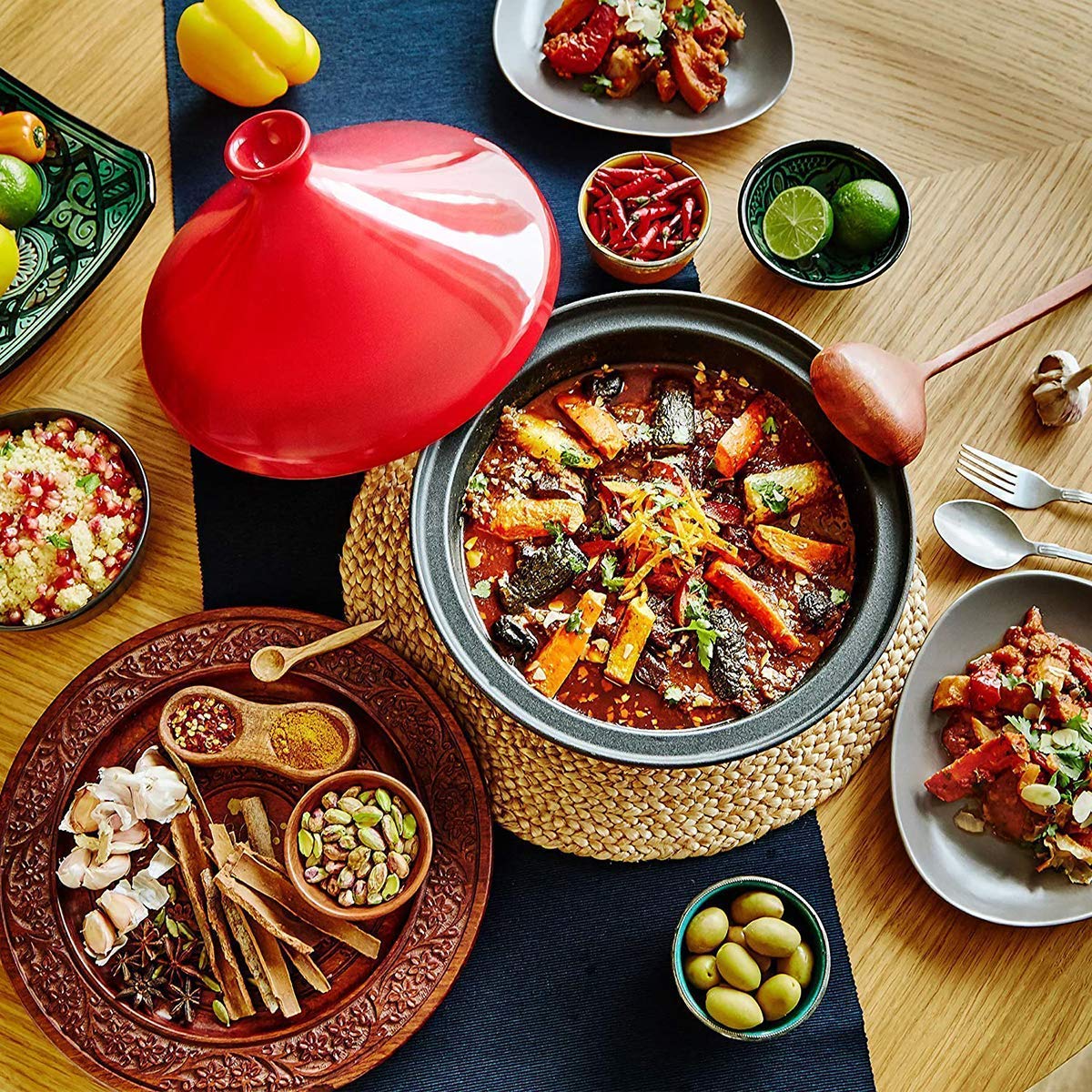 Generic Moroccan tagine Pot Small tagine Bowl Round Ceramic Casserole Clay Pot with lid Heat-Resistant hot Pot earthen Pot Multifunctional cookware for stew Soup A 16 23 cm