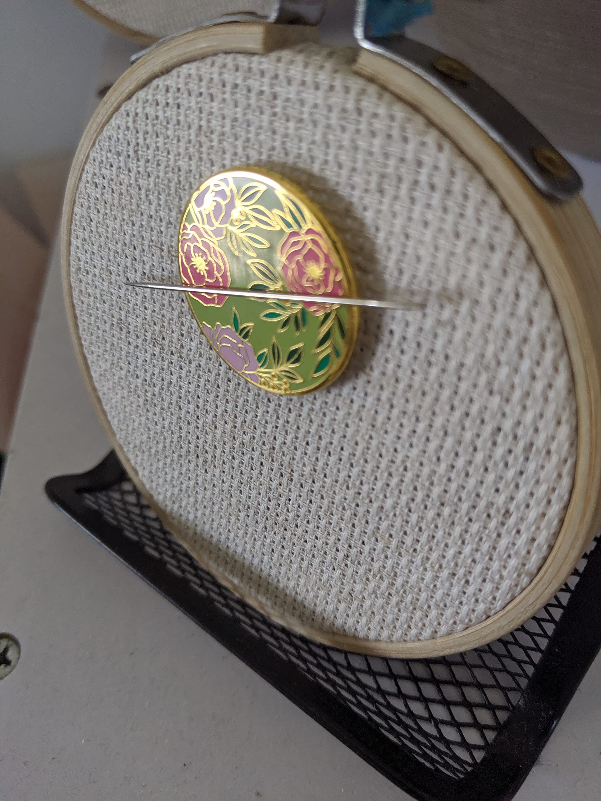 Field of Flowers Needle Minder