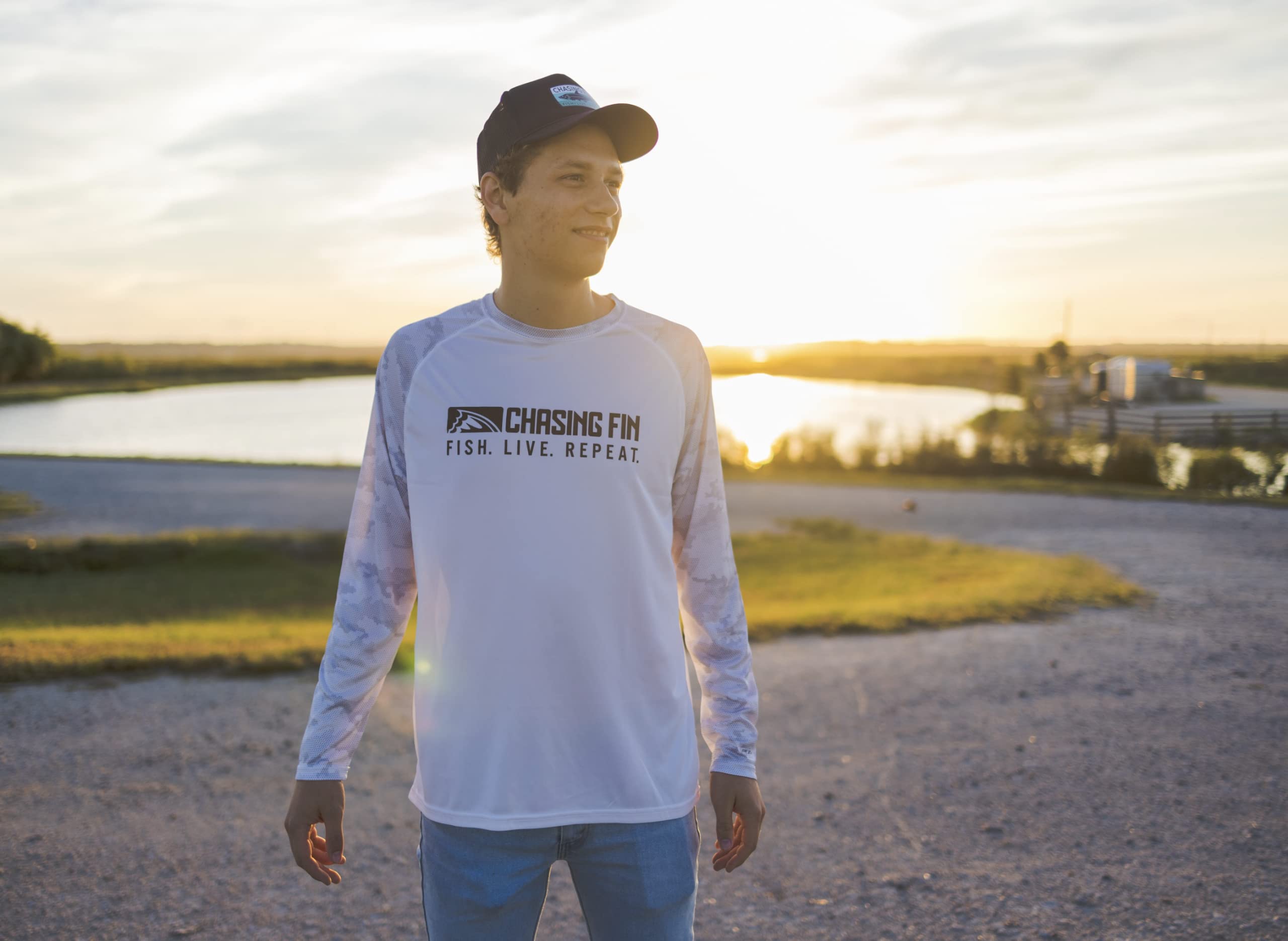 Chasing Fin Tarpon Fishing Trucker Hats for Men and Women, Snapback Foam & Mesh Baseball Cap. 5 Panel Adjustable Fishing Hat Navy