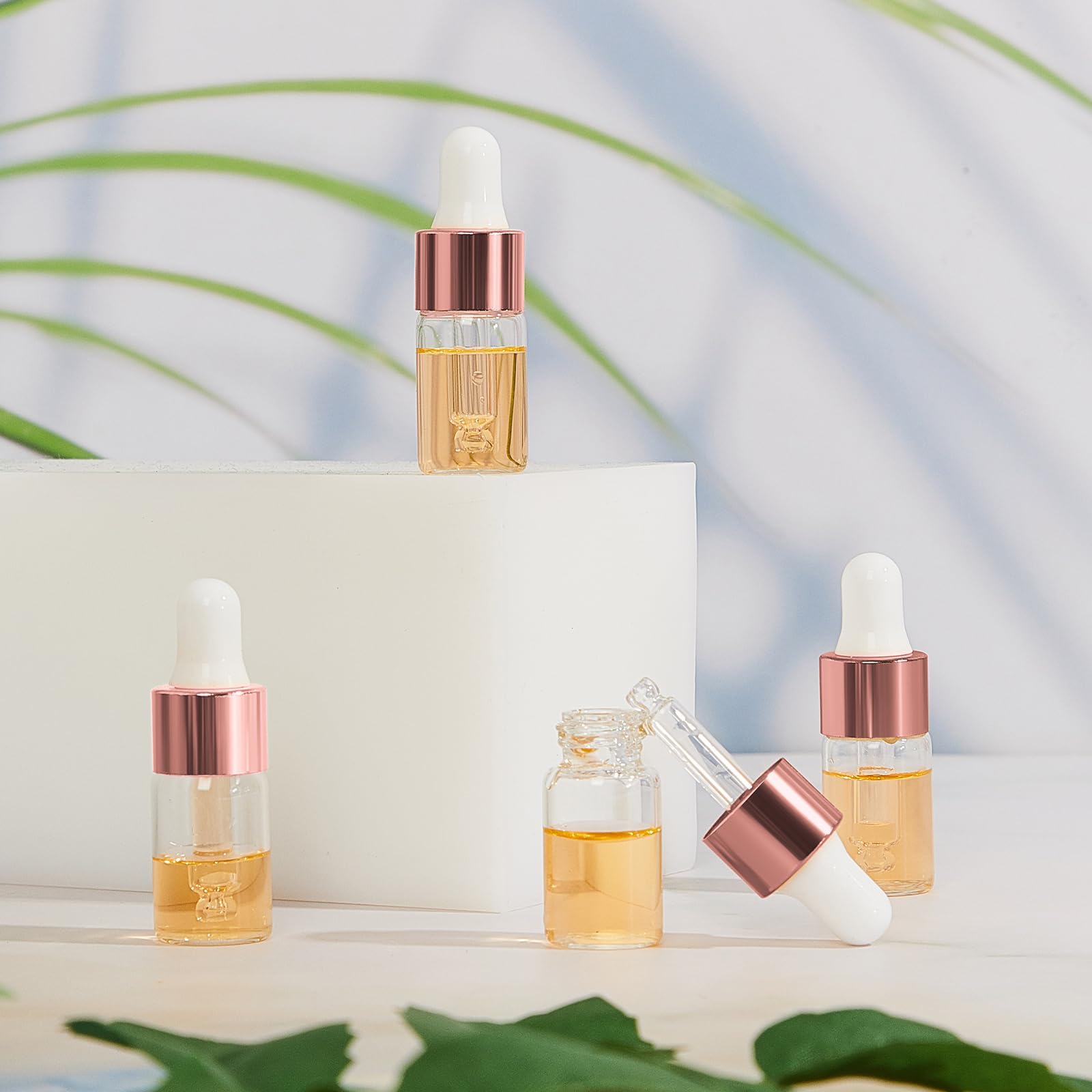 Didaey 50 Pcs Mini Glass Dropper Bottle Clear Essential Oil Sample Bottles Glass Tiny Dropping Sample Containers Cosmetic Sample Vials with Cap for Perfume Cosmetic Liquid Traveling(3 ml)