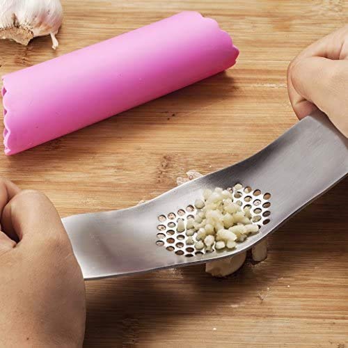 Fu Store Garlic Press 304 Stainless Steel Garlic Rocker Mincer Bonus Food Grade with Silicone Peeler Garlic (Color Random)