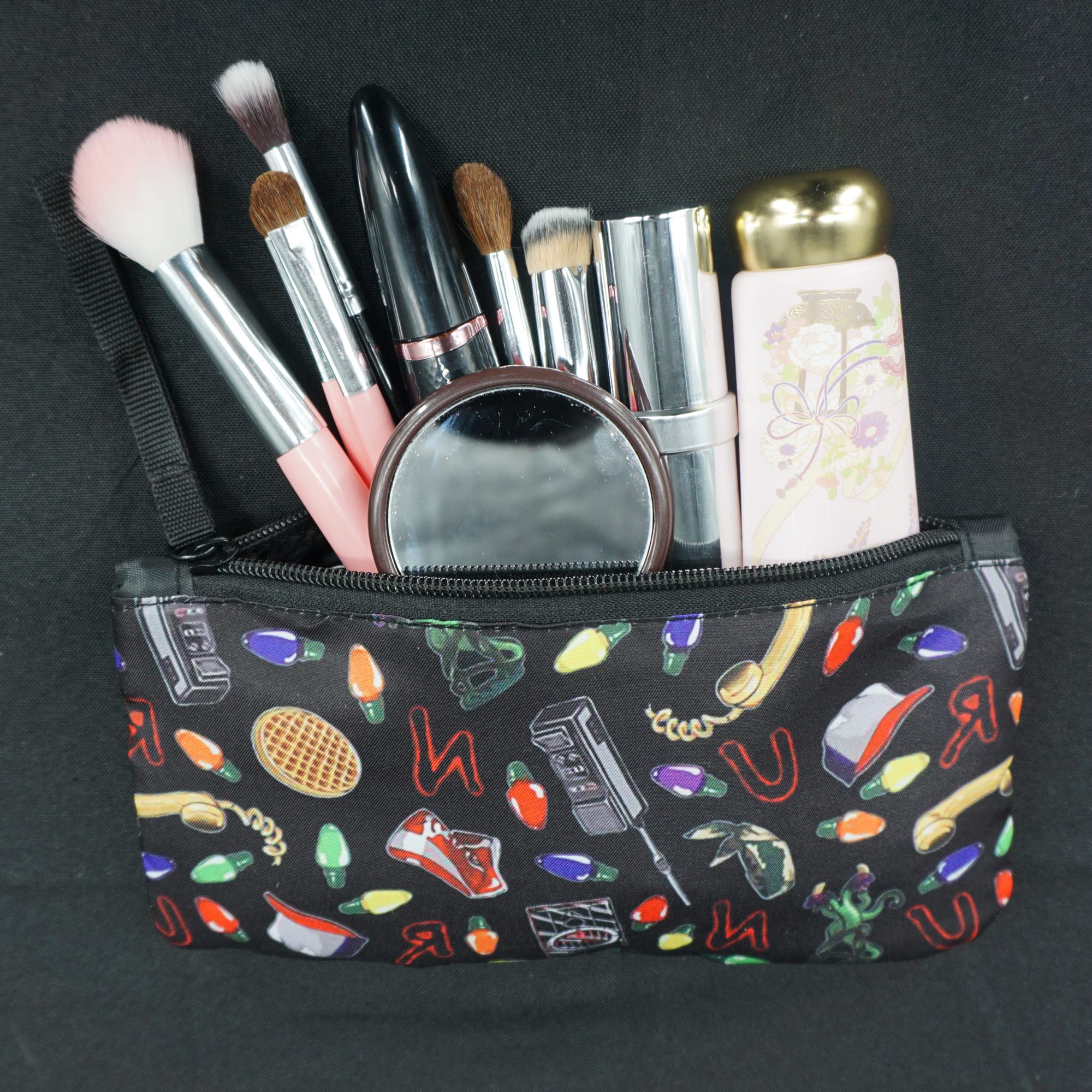MOLTO BELLA small Cosmetic Toiletry Organizer Makeup Bag For Women Men Travel Bag (Stranger School Things)