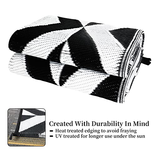 GARTOL Waterproof Indoor Outdoor Rug, Reversible Modern Area Rug Mats, Geometric Triangle Pattern Plastic Straw Rug for RV, Patio, Backyard, Pool Deck, Picnic, Beach, Camping (5' x 8', Black & White)