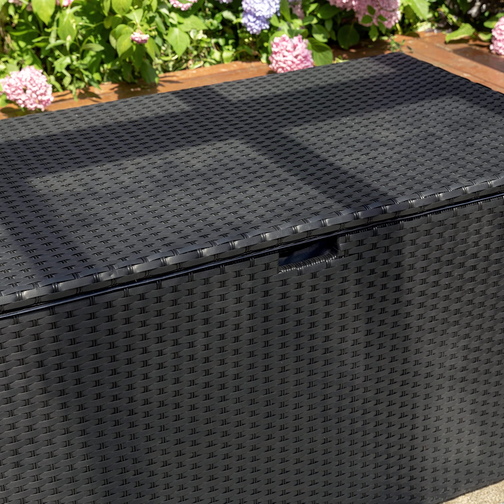 Glitzhome Patio Outdoor Deck Box, 140 Gallons Oversized All-Weather Cushion Wicker Storage Trunk Waterproof, Outside Storage Bin for Patio Furniture Covers, Cushion Pillows, Towels, Garden Tools,