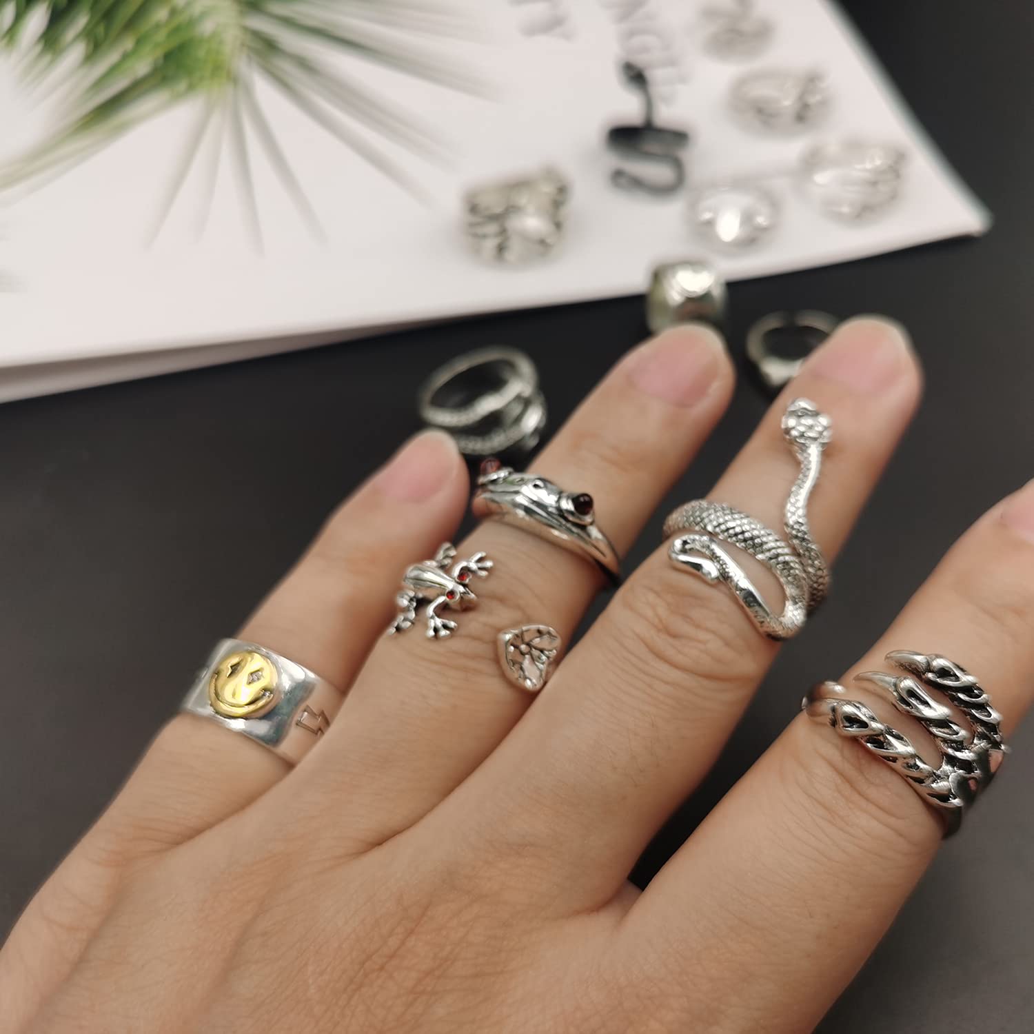 CSIYANJRY99 12Pcs Vintage Punk Open Rings for Men Women,Gothic Y2K Frog Rings Set Hippie Snake Dragon Claw Smiley Face Chain Rings Adjustable Stackable Knuckle Rings
