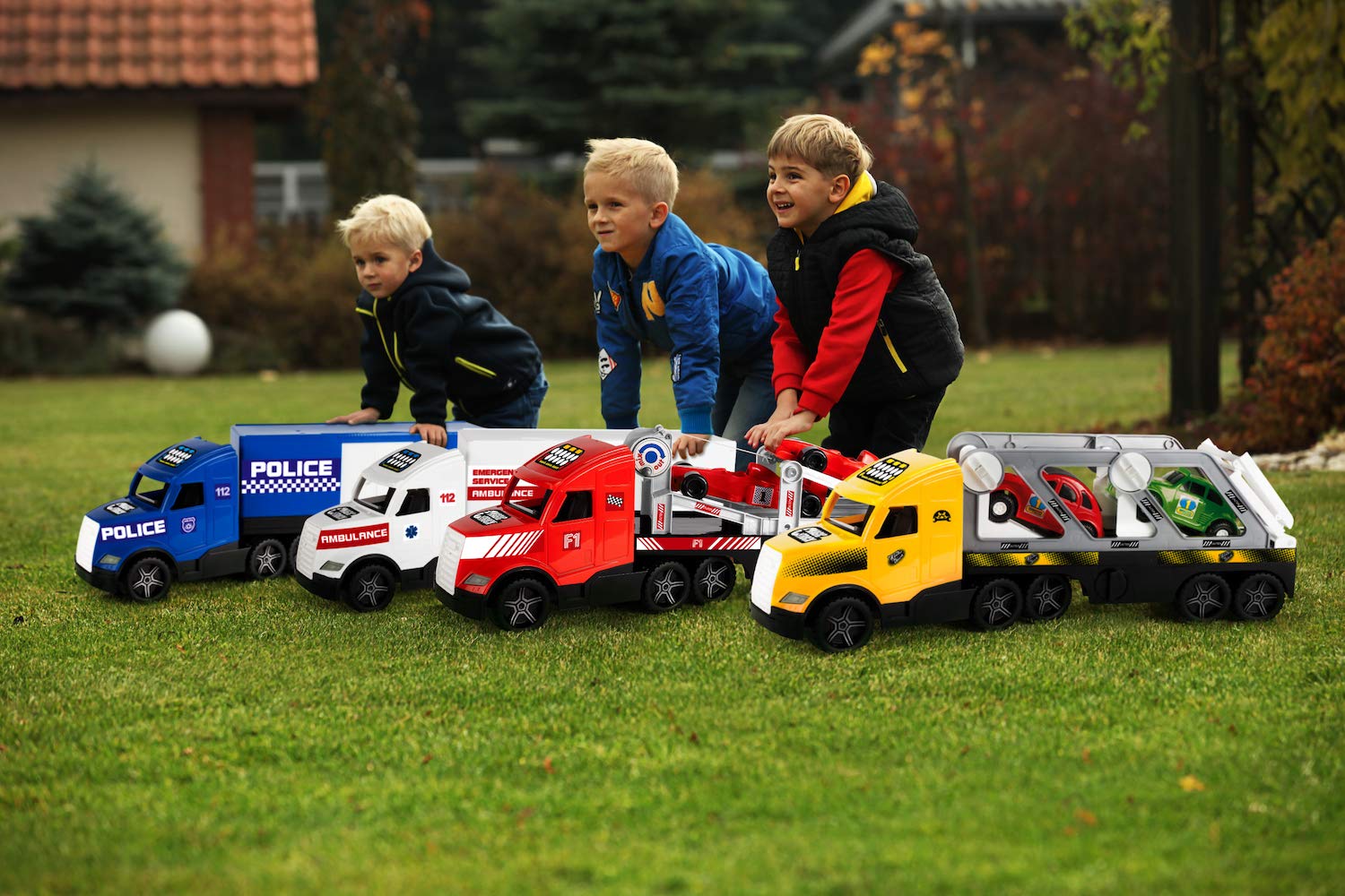 Wader 36210 Action Magic Truck Ambulance Emergency Vehicle with Side Door, from 3 Years, Approx. 79 cm, Wit, Standard