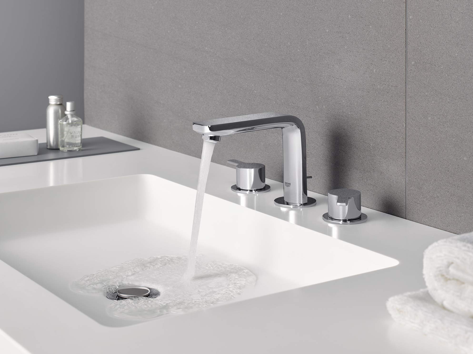 Grohe 2057800A Lineare 8" Widespread Two-Handle Bathroom Faucet in StarLight Chrome, Medium W