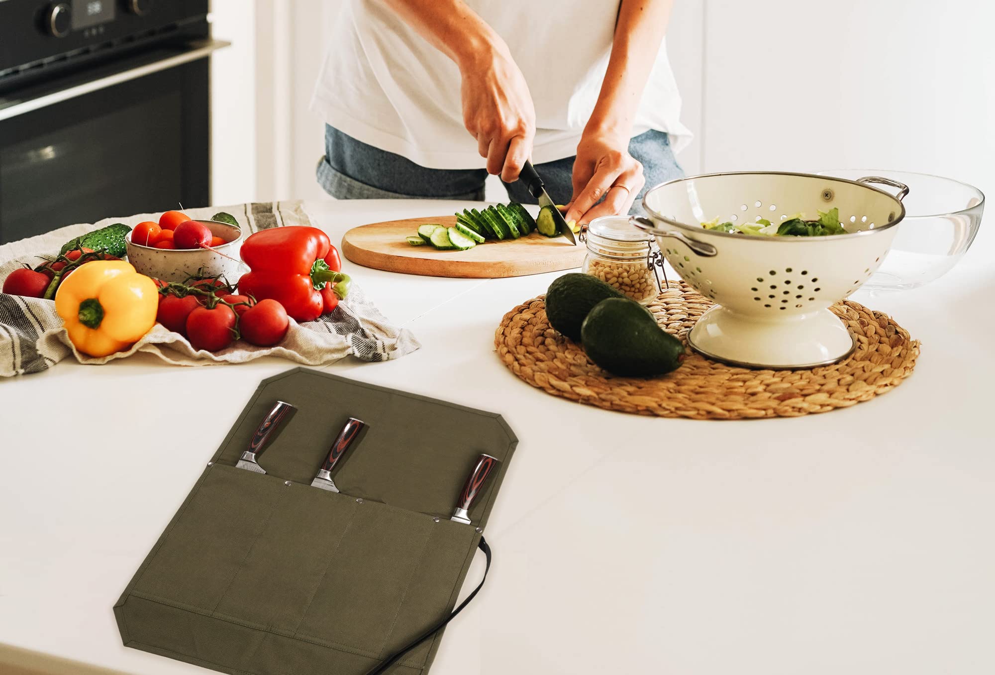 Chef's Knife Roll Bag, Durable 16oz Waxed Canvas Knife Case with 4 Slots Professional Chef's Knife Bag with Anti Cutting Fabric Inside