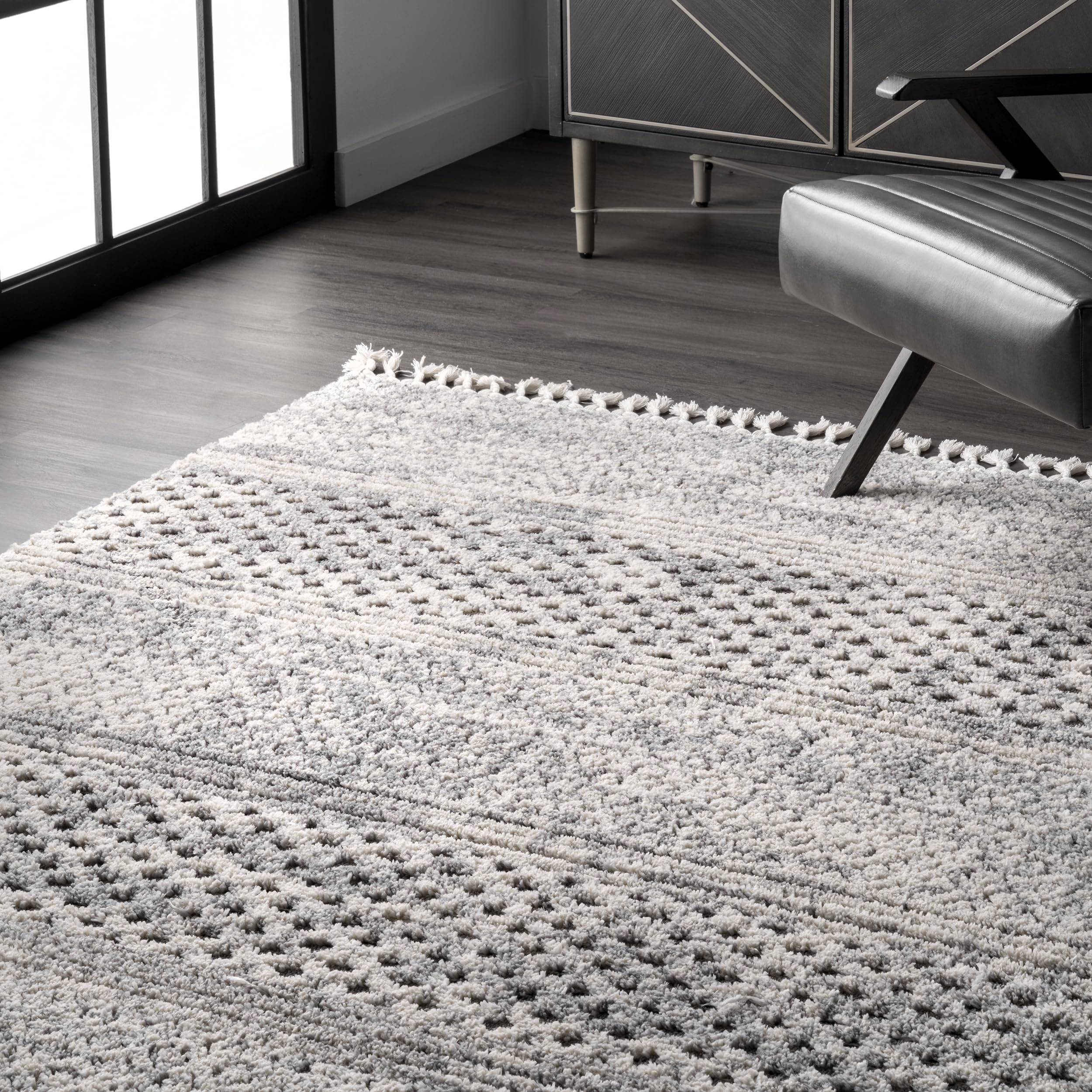 nuLOOM Lira Textured Geometric Tassel Area Rug, 4x6, Grey