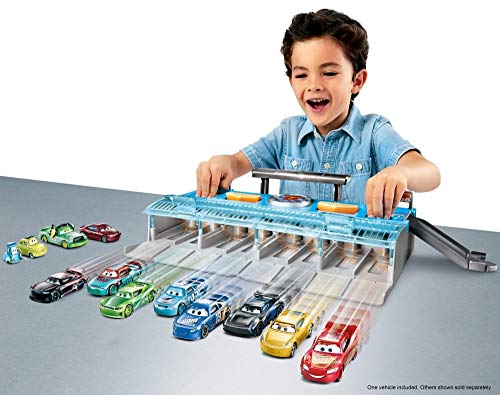 Mattel Disney and Pixar Cars Toys, Ultimate 2-in-1 Launcher & Carry Case with Lightning McQueen Toy Car, Launch 8 Vehicles Together