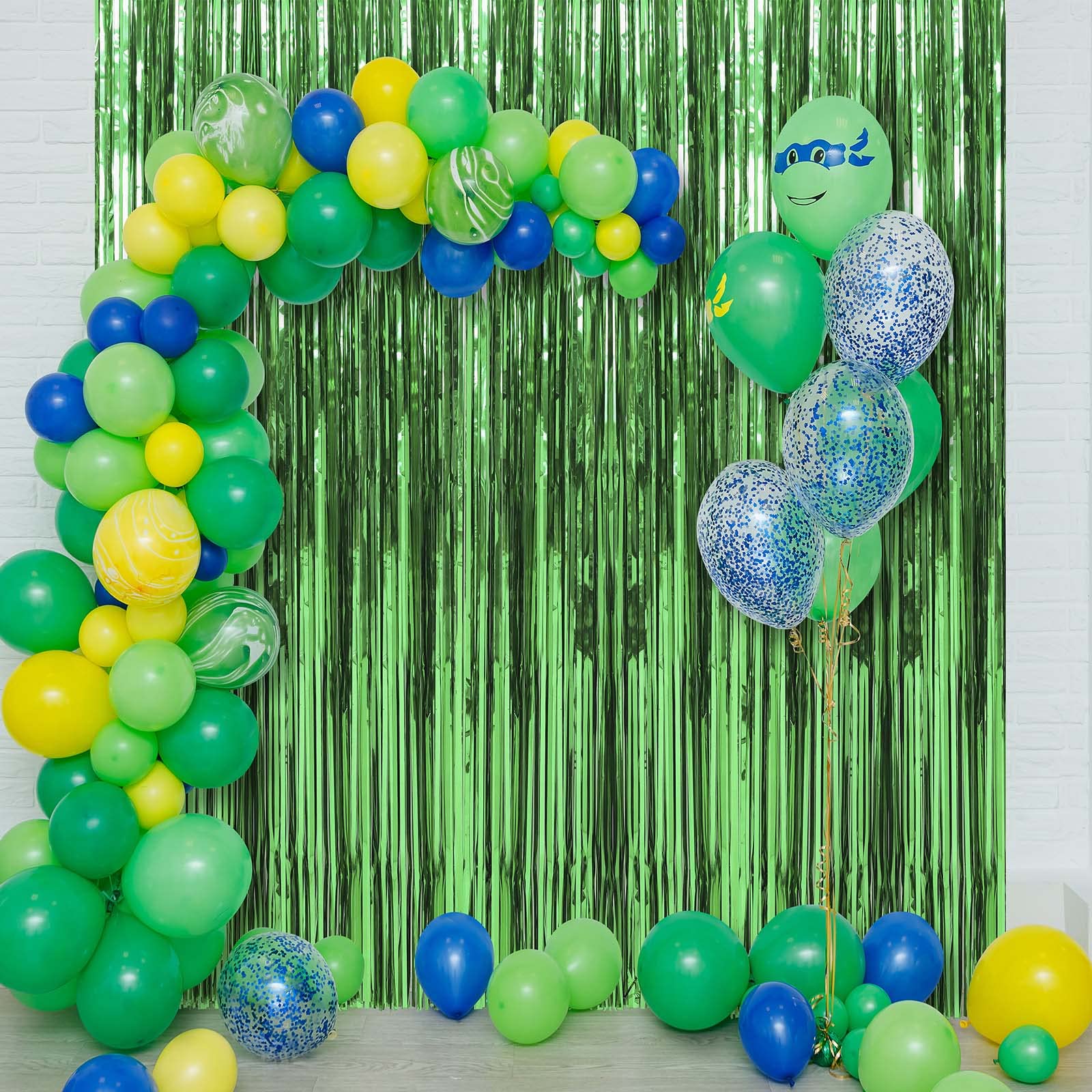 Crosize 3 Pack 3.3 x 9.9 ft Green Foil Fringe Backdrop Curtain, Streamer Backdrop Curtains, Streamers Birthday Party Decorations, Tinsel Curtain for Parties, Galentines Decor, Preppy, Photo Booth