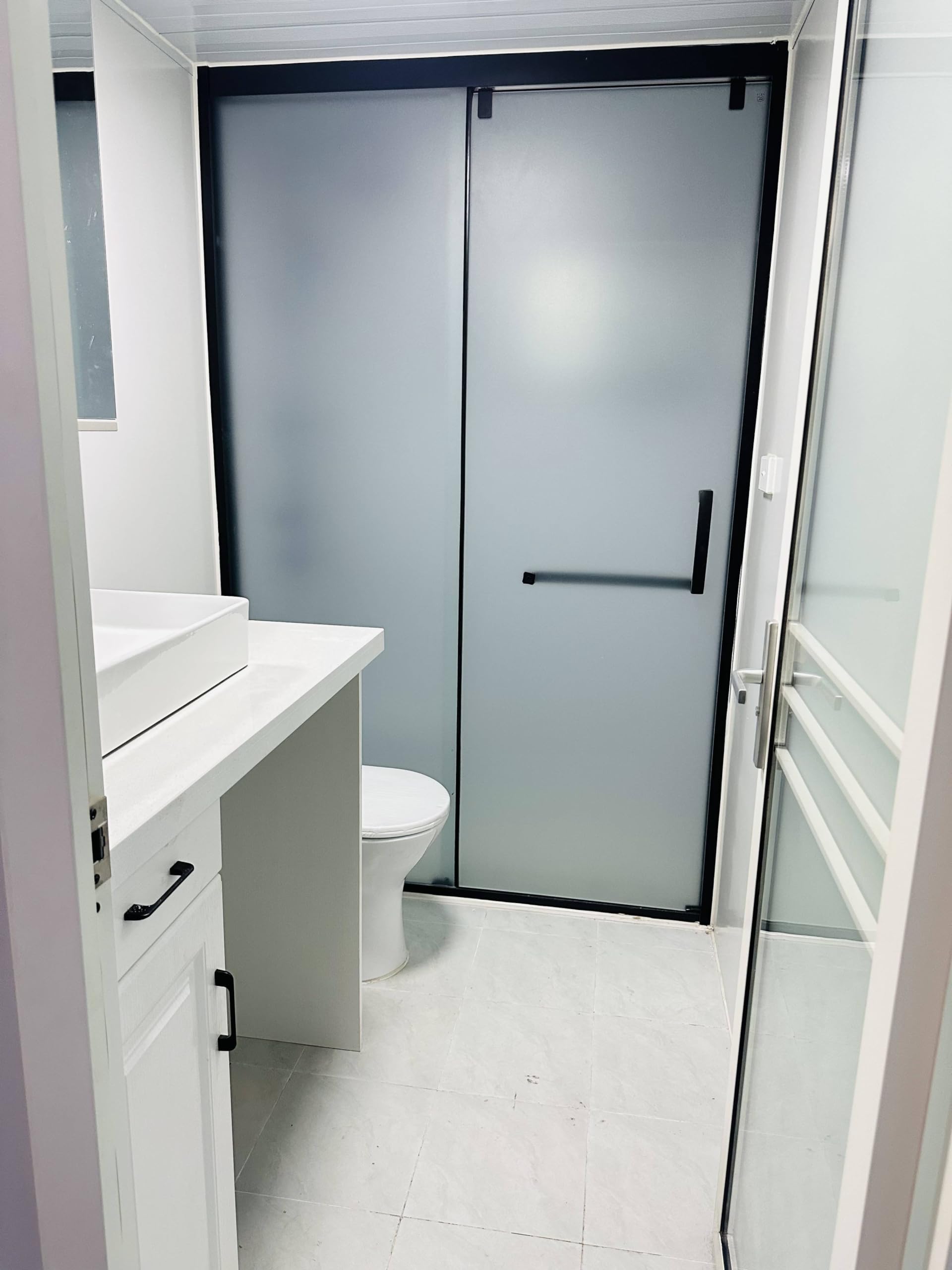 Fully Equipped 20ft Modern 2024 Luxury Prefabricated Container House 3 Bedroom 1 Bathroom 1 Kitchen - Modern Prefab Villa, Insulated Expandable Container, Mobile Tiny Home, Free Electric Water Heater