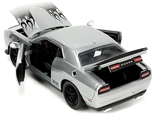 Jada Toys Big Time Muscle 1:24 2015 Dodge Challenger SRT Hellcat Die-cast Car Silver/Black Flames, Toys for Kids and Adults