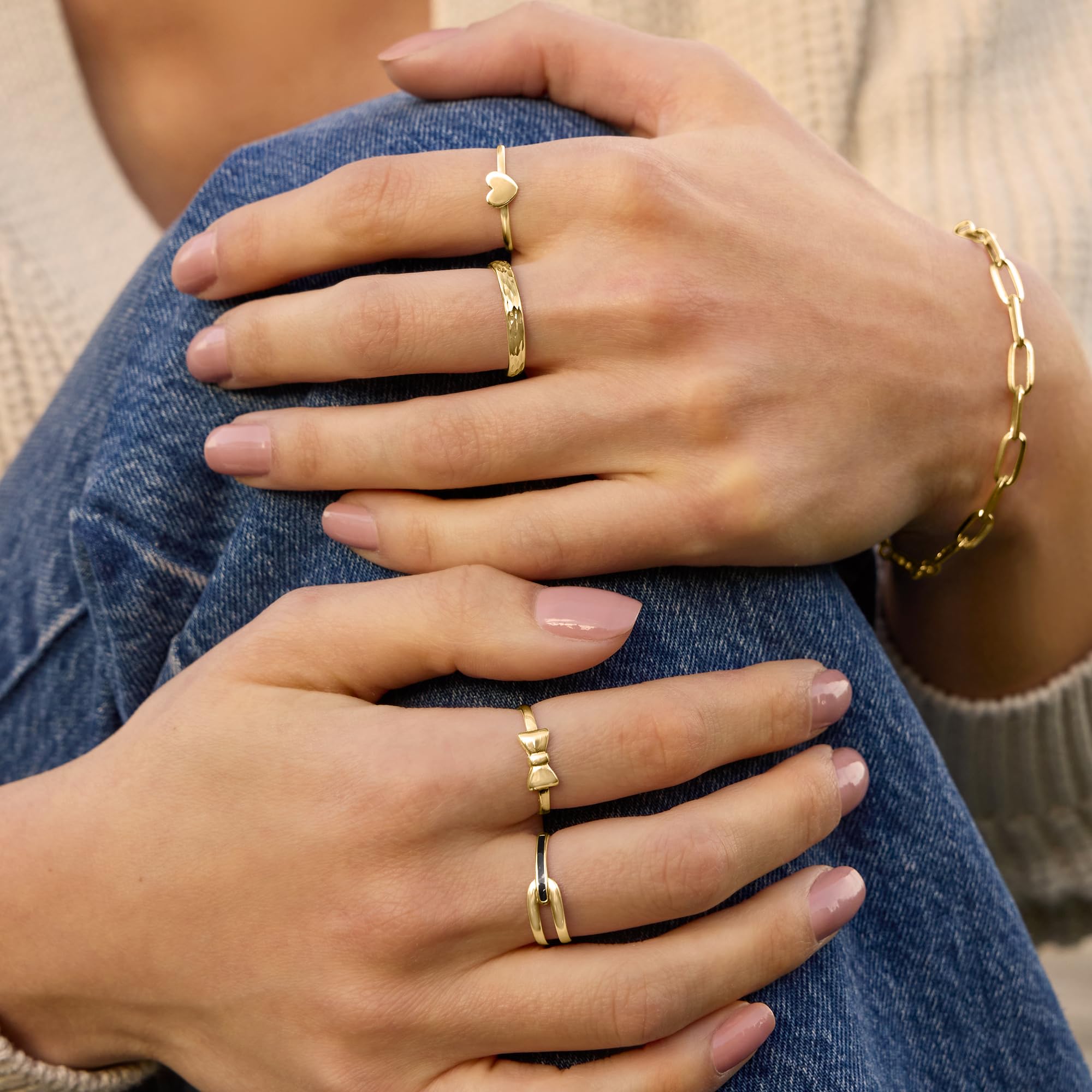 Canaria 10kt Yellow Gold Textured Ring. Size 8