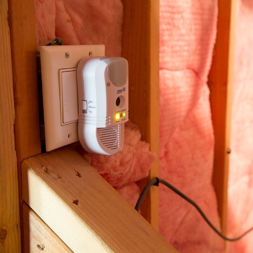 Good Life, Inc. Ultimate AT Ultrasonic Pest Repeller - Indoor Rodent and Bug Repellent Plug-in - Effective for Mice, Rats, Roaches, Scorpions, Insects - Utilizes Ultrasonic Sounds & Air Cleansing Ions