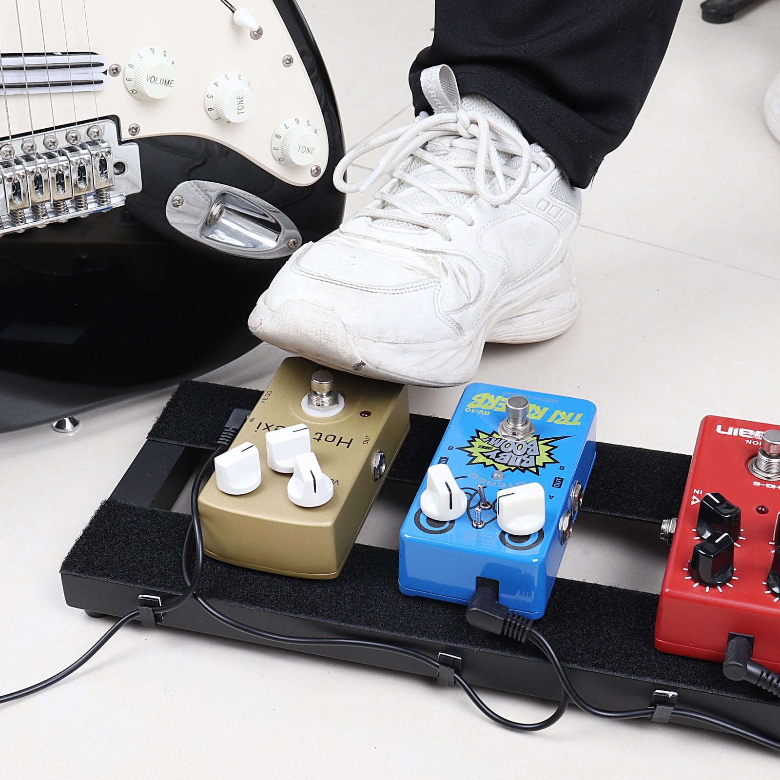 Mr.Power 15" x 5.7" Mini Pedalboard, 0.75lb Alum Alloy Super Light Guitar Bass Effect Pedal Board, With Accessories Self Adhesive Hook Loop Tape, Cable Ties, CabIe Clamps (Small Pedalboard)