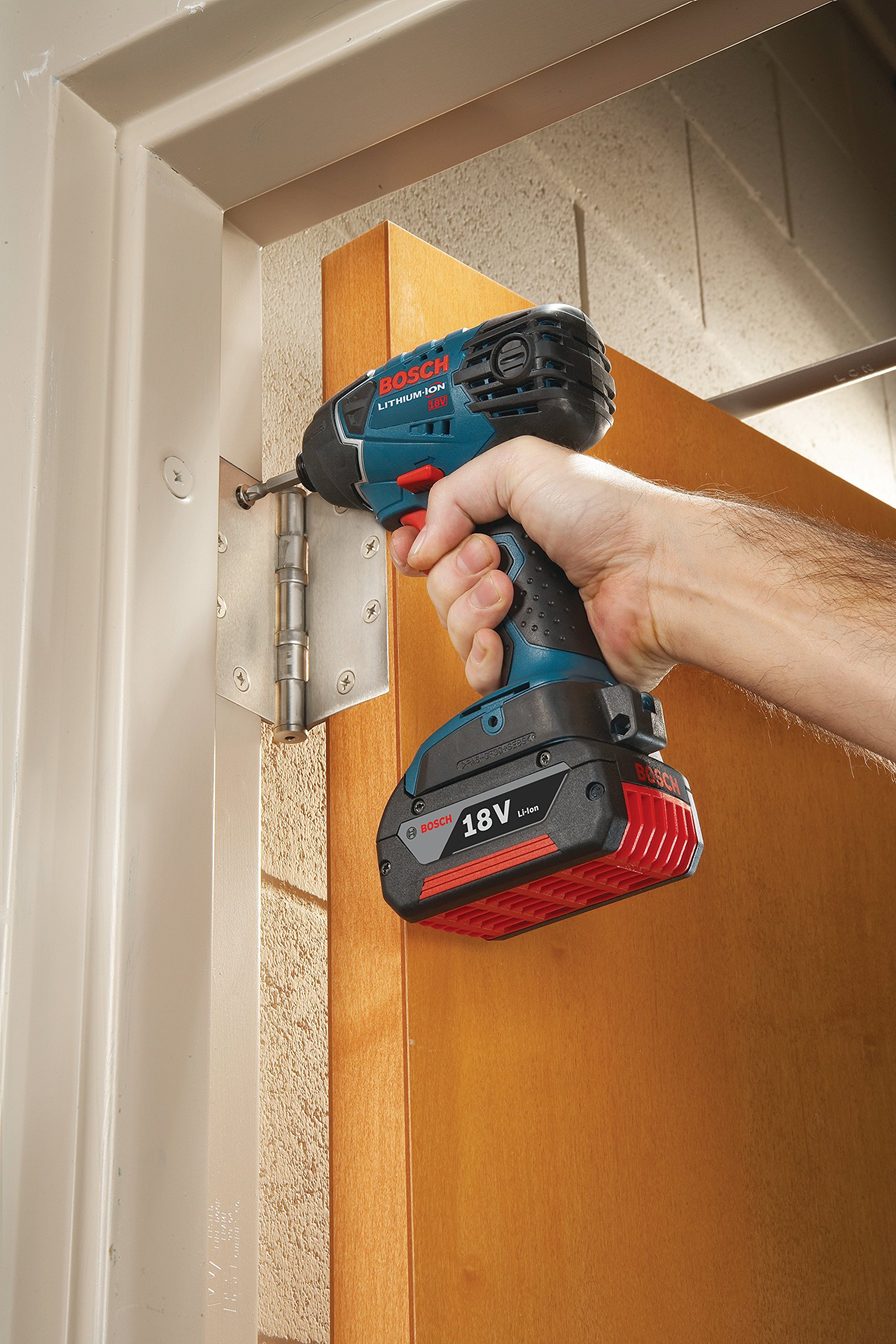 Bosch CLPK222-181 18-volt Lithium-Ion 2-Tool Combo Kit with 1/2-Inch Hammer Drill/Driver and 1/4-Inch Hex Impact Driver