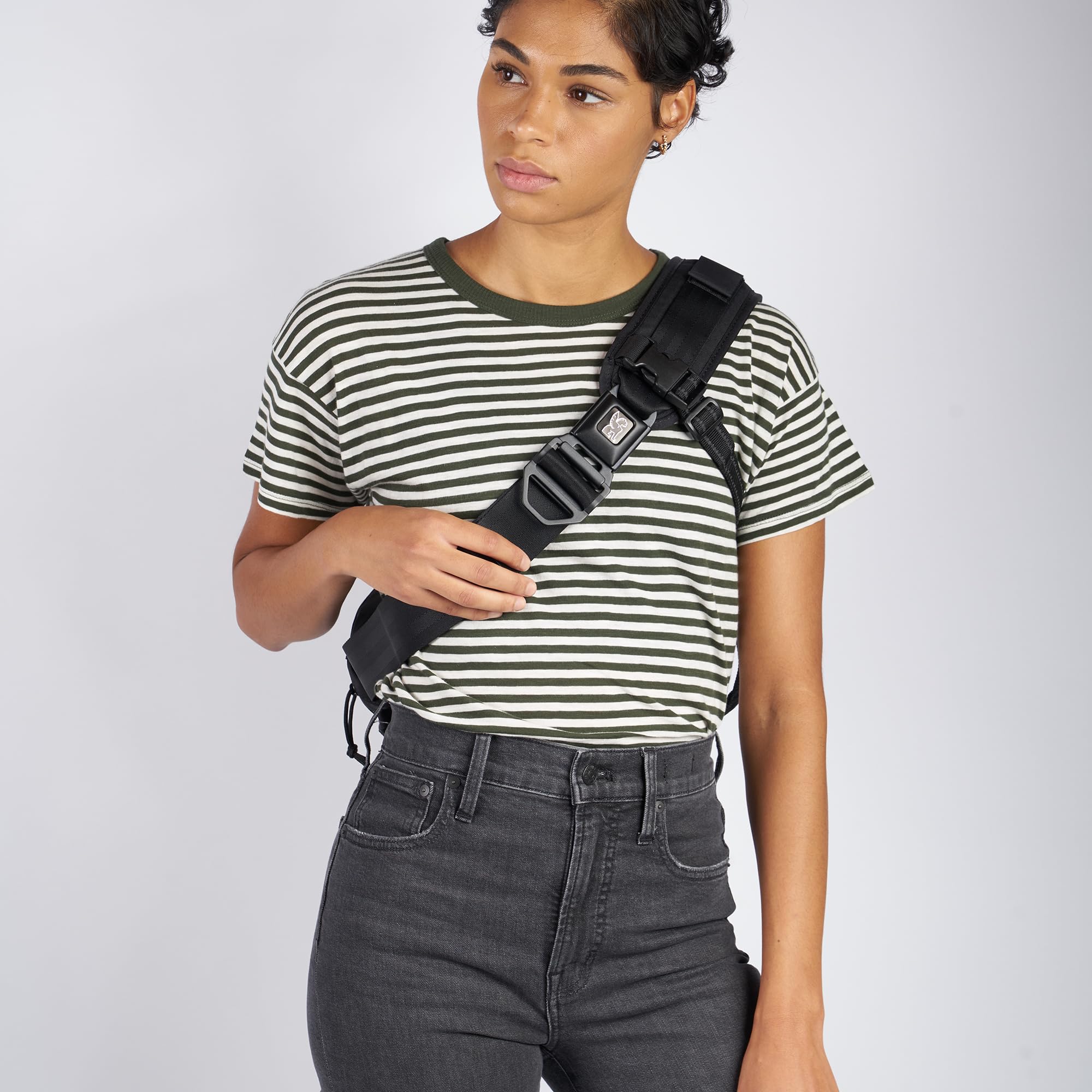 Chrome Industries Kadet Sling Messenger Bag, Crossbody Backpack for Women and Men, Crossbody Adjustable Strap, Quick-release Buckle, 9 L, Night