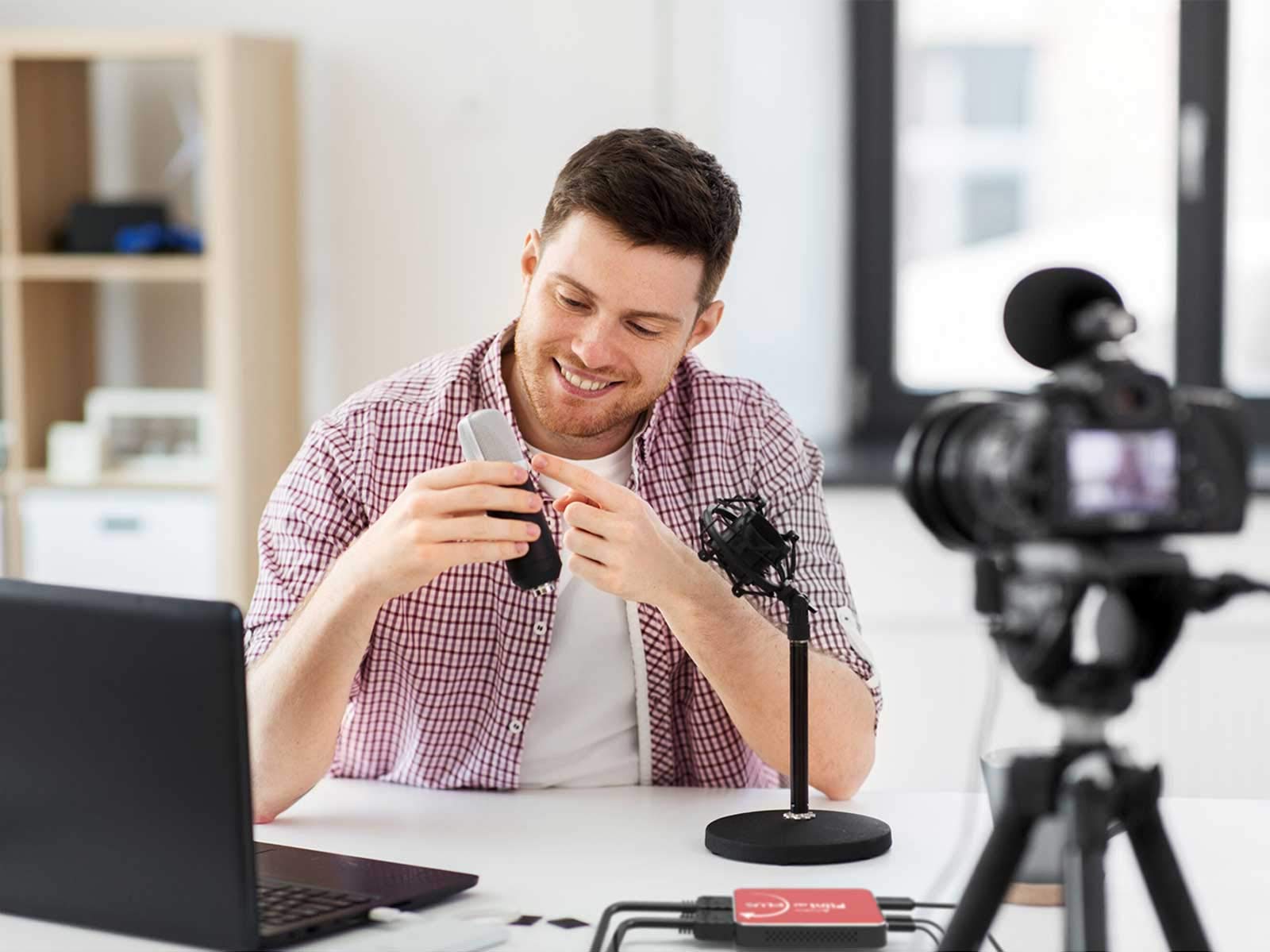 ClonerAlliance Flint 4KP Plus, 4K@60fps Passthrough, 1080p@60fps Video Capture with Mic Input, Ultra-Low Latency, Plug&Play. for Game Consoles, DSLR