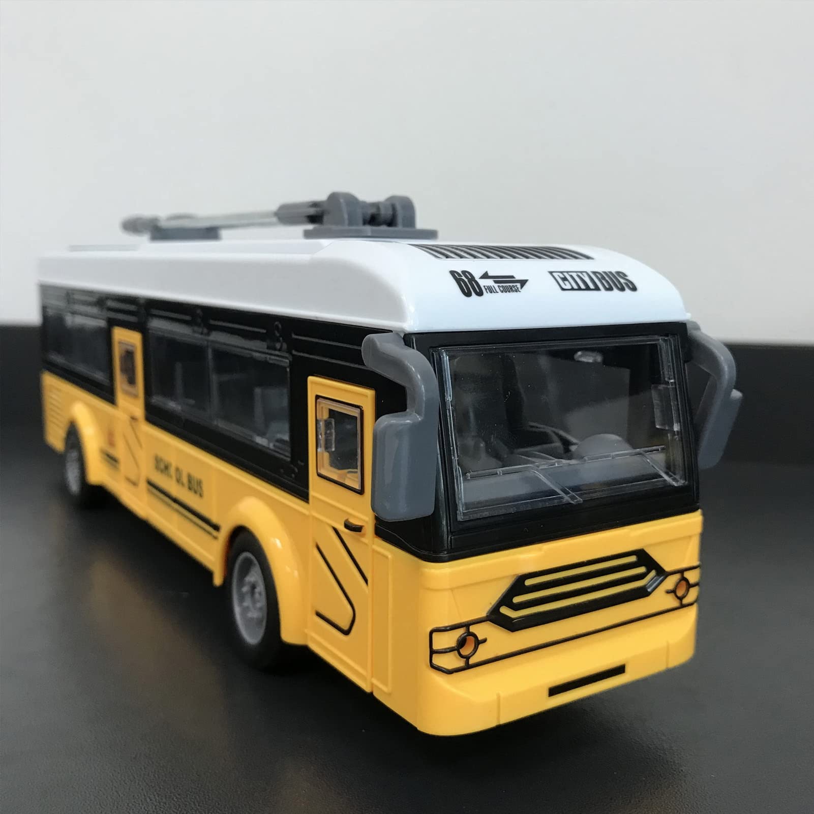 EATC High Simulation Toy School Bus Opening Single Layer Bus Doors Remote Control Electric Toy car for Children School Bus