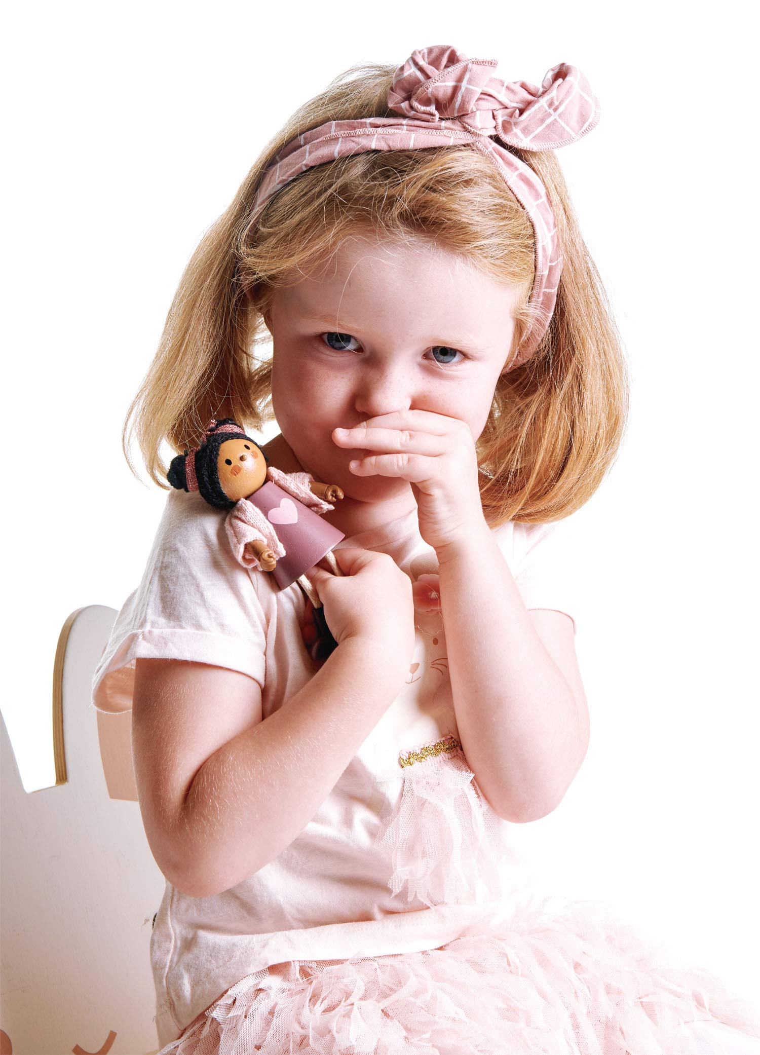 Tender Leaf Toys - Ayana and Her Cat - Wooden Miniatures Flexible Doll, Multicultural Action Figure for Dollhouse - Encourage Creative and Imaginative Fun Play for Children - Age 3+