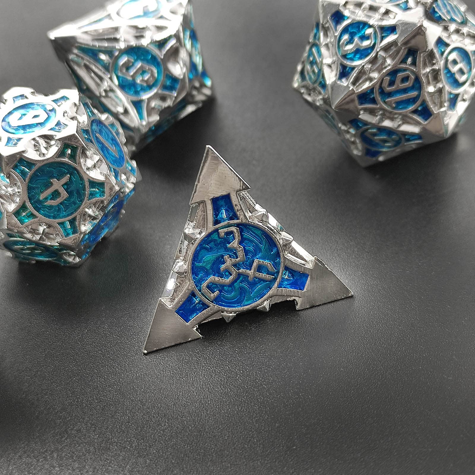 DND Metal Dice Set D&D Dungeons and Dragons Gift Polyhedron RPG MTG D20 D12 D6 D and D Pathfinder Board Games Dice Accessories with Storage Bag-Silver Blue